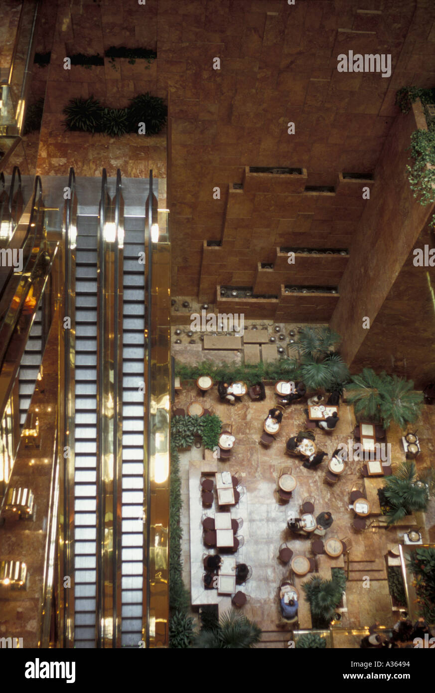 Looking down 5th avenue hi-res stock photography and images - Alamy