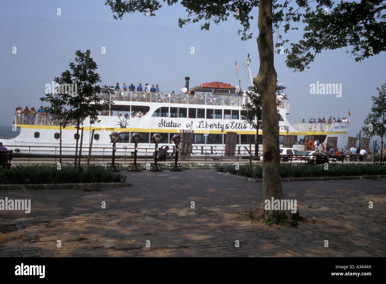 Statue of Liberty ferry Stock Photo - Alamy