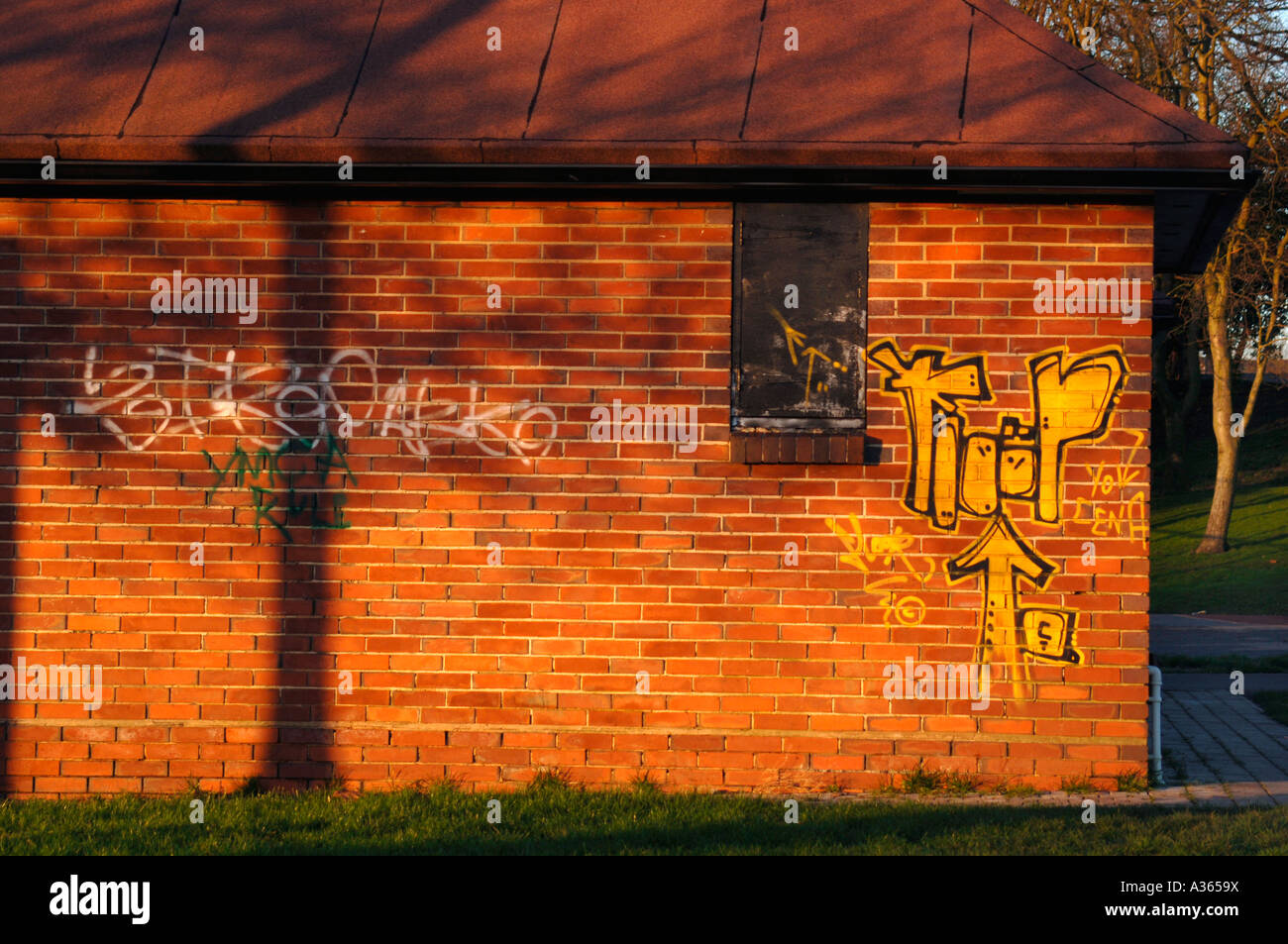 Defacing buildings hi-res stock photography and images - Alamy