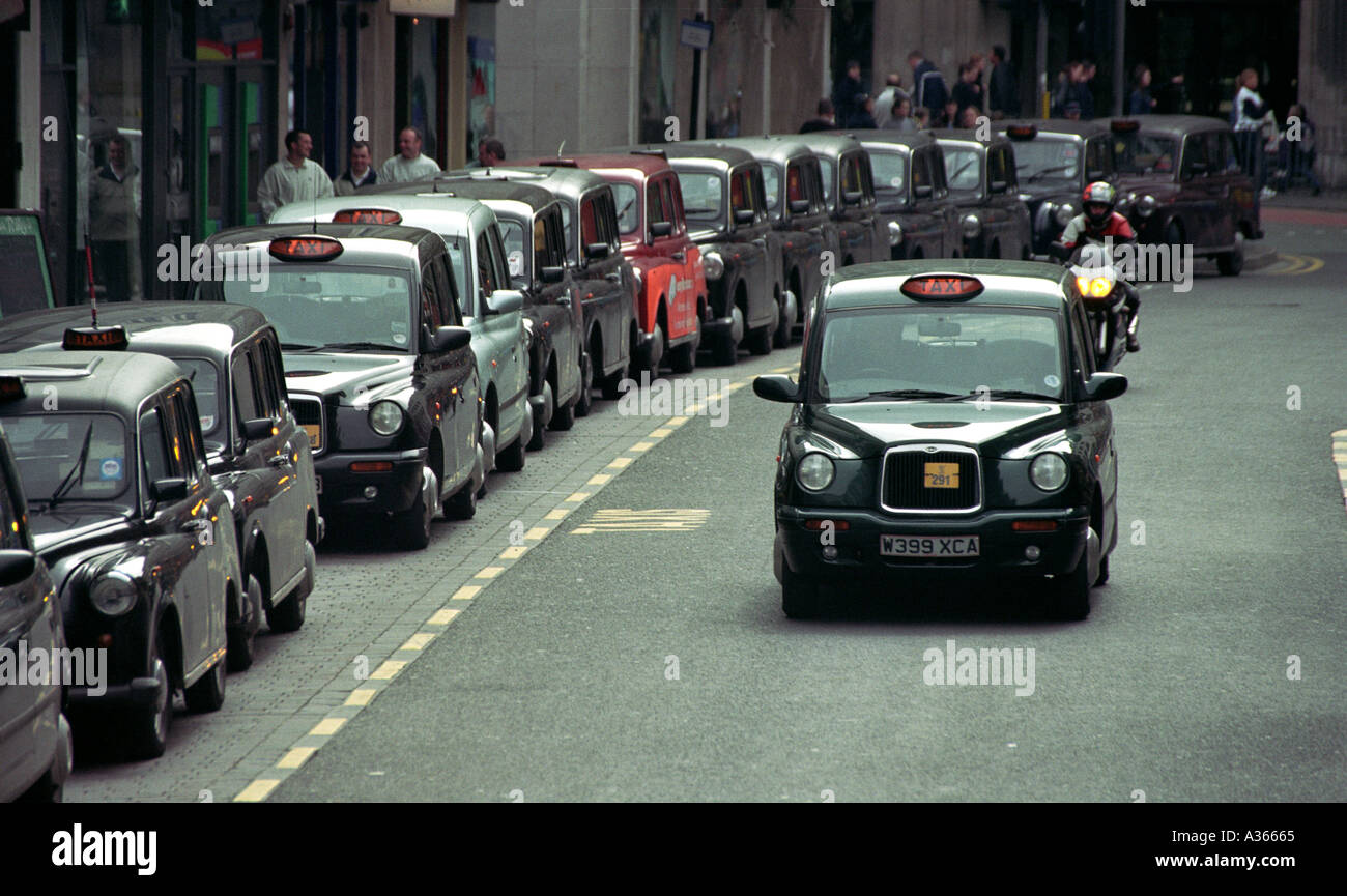 A line of taxis Stock Photo - Alamy