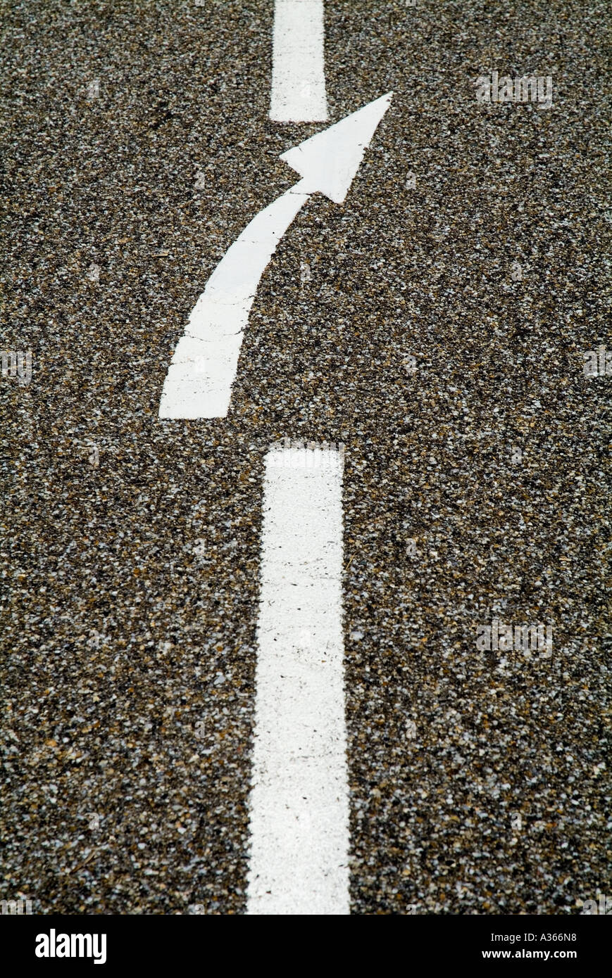 Dividing lines arrow on road hi-res stock photography and images - Alamy