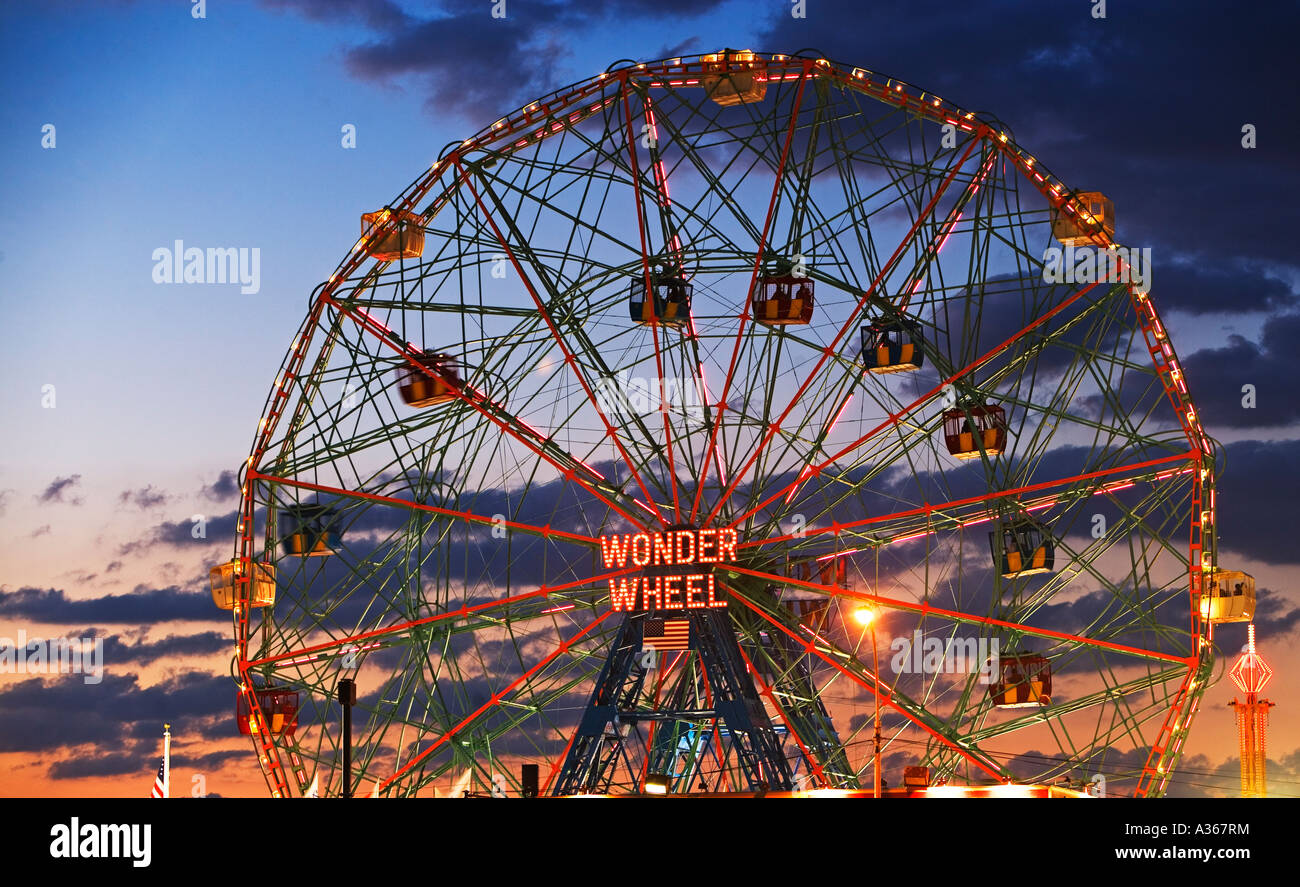 Wonderwheel hi-res stock photography and images - Alamy