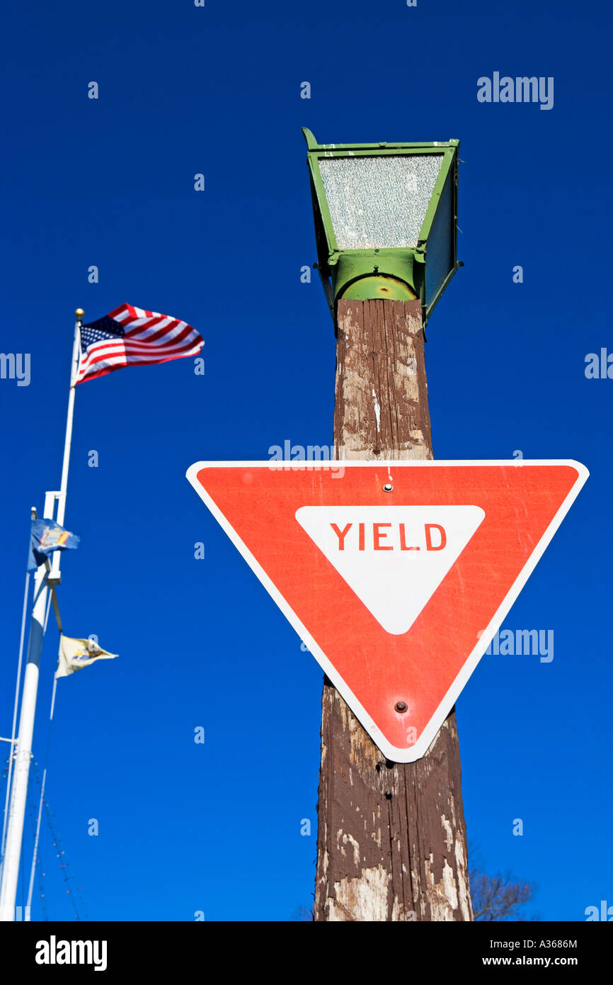 Cars turning left hi-res stock photography and images - Alamy