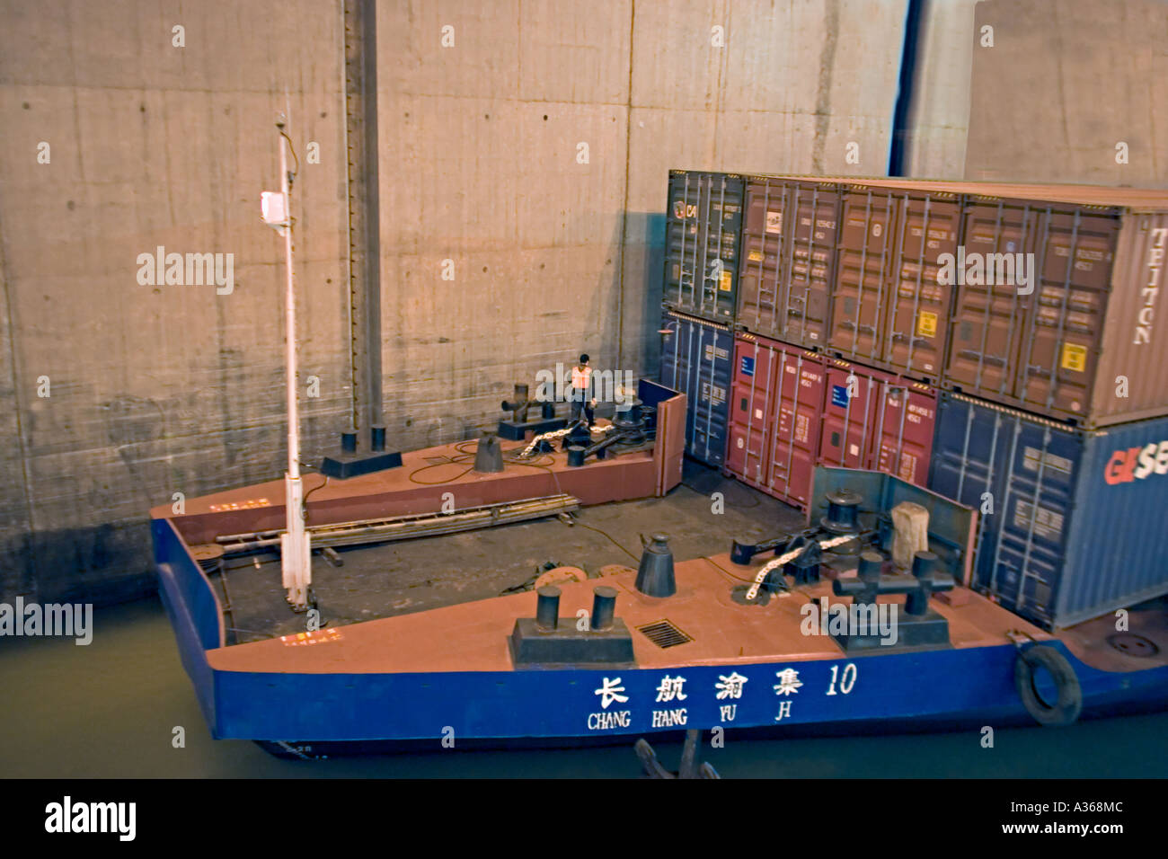 CHINA YANGTZE RIVER SANDOUPING Chinese barge loaded with containers in ...