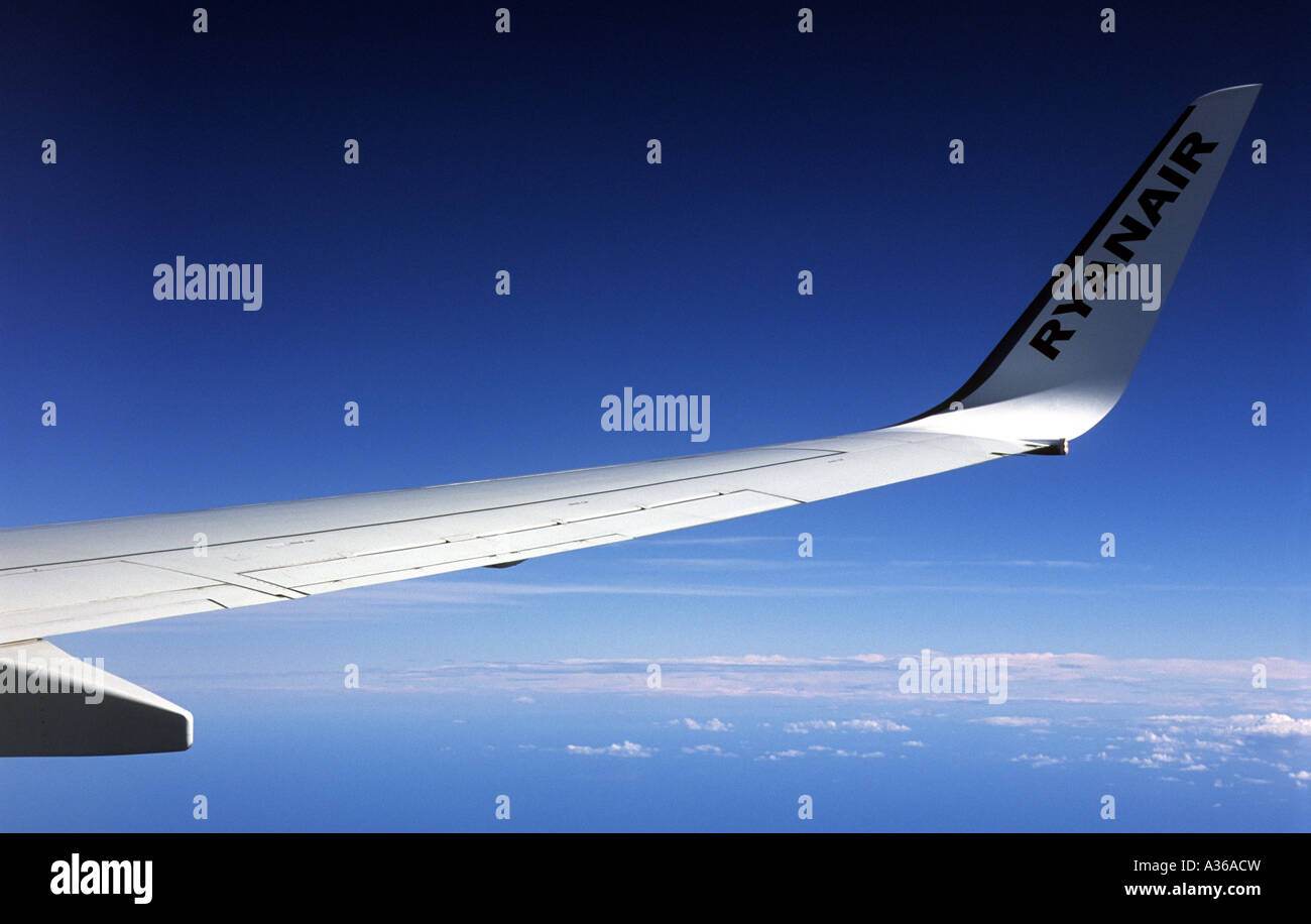 View of the wing of a Ryanair Boeing 737-800 over Italy Stock Photo - Alamy