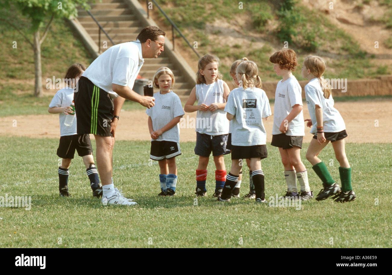 Female soccer team huddle hi-res stock photography and images - Alamy