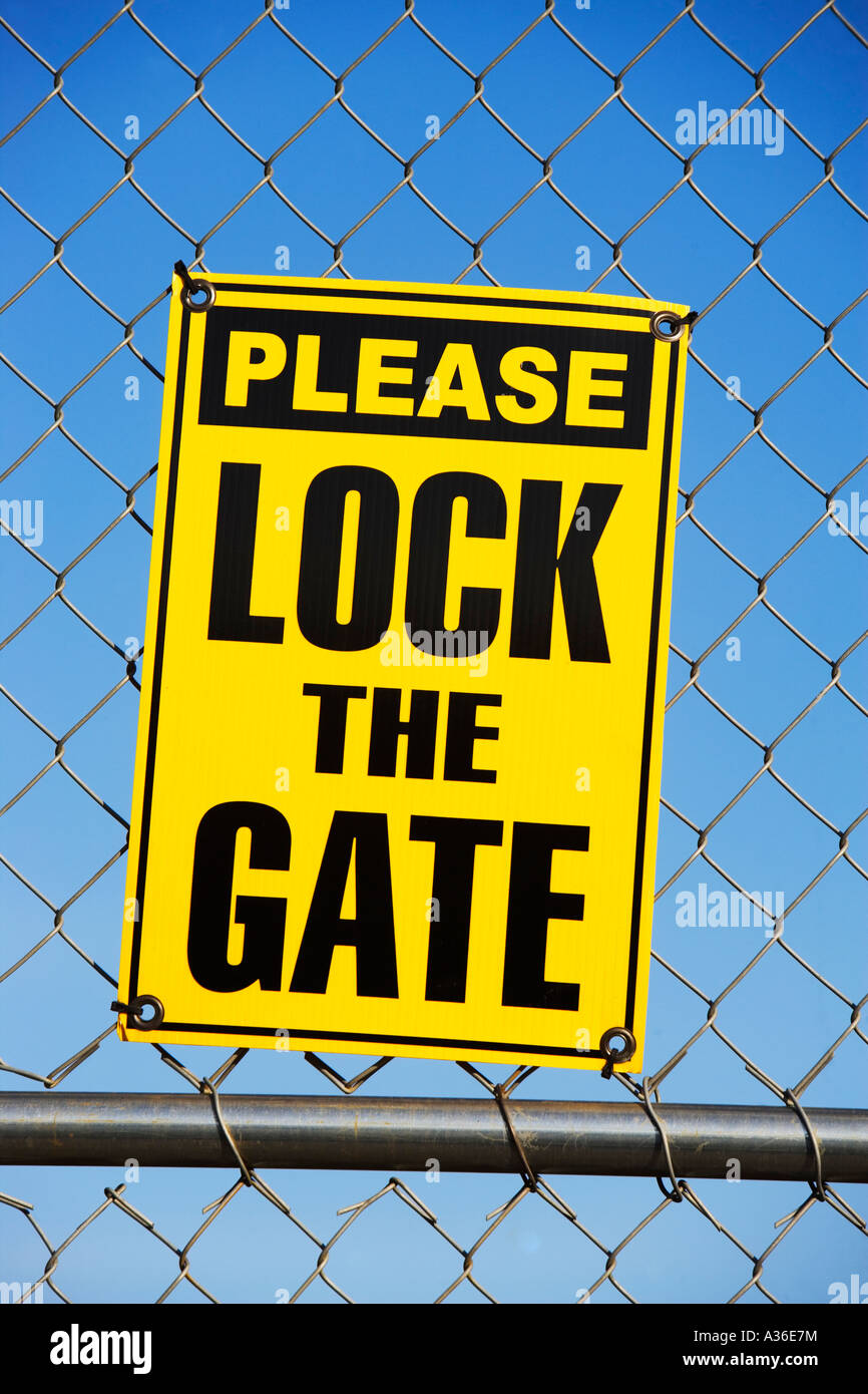 LOCK THE GATE SIGN Stock Photo - Alamy