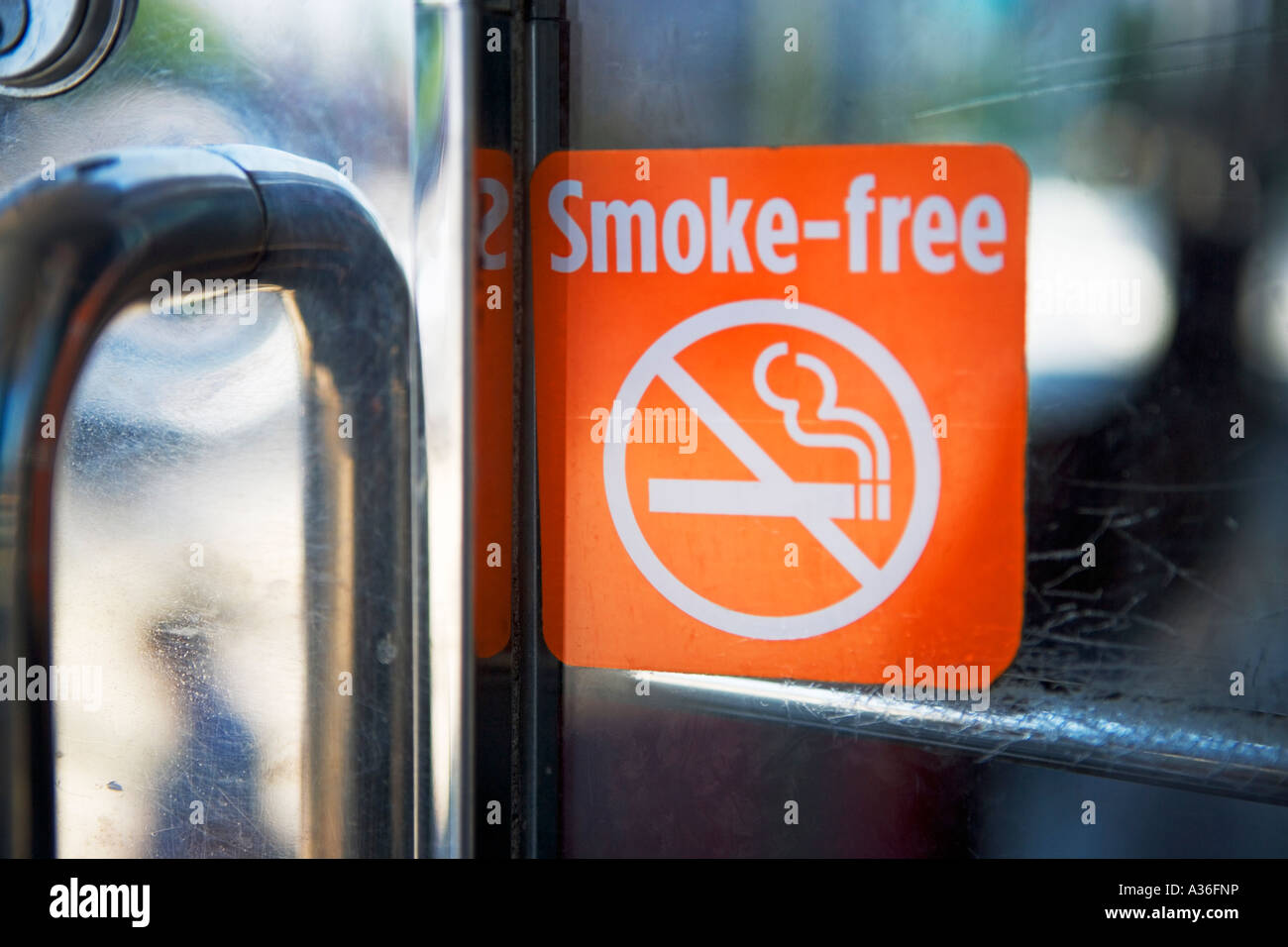 SMOKE FREE SIGN Stock Photo - Alamy