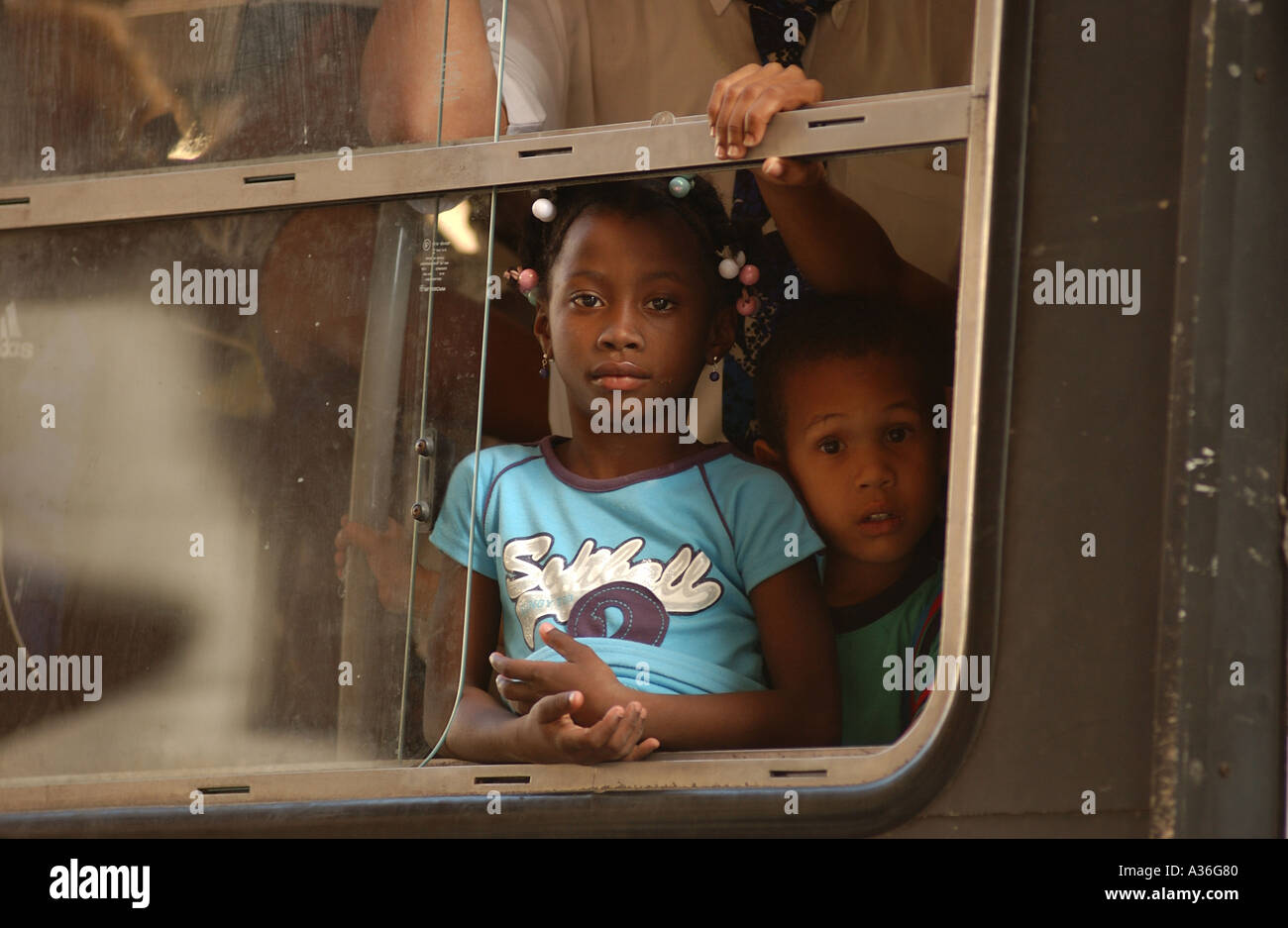 Child looking through bus window hi-res stock photography and images ...