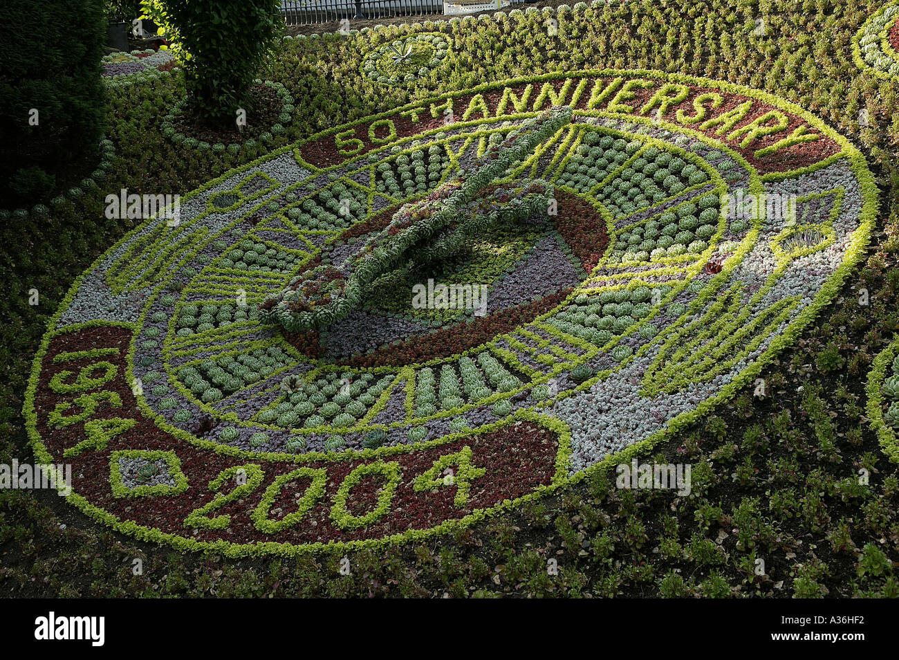 Princes street gardens floral clock hi-res stock photography and images ...