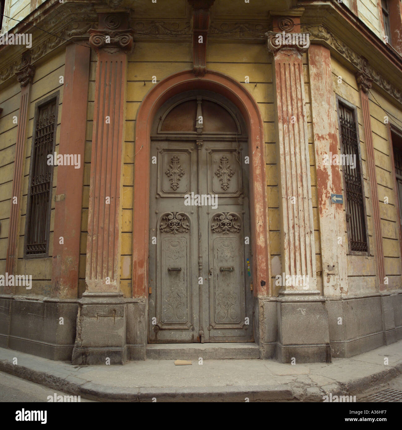 Corner door arch hi-res stock photography and images - Alamy