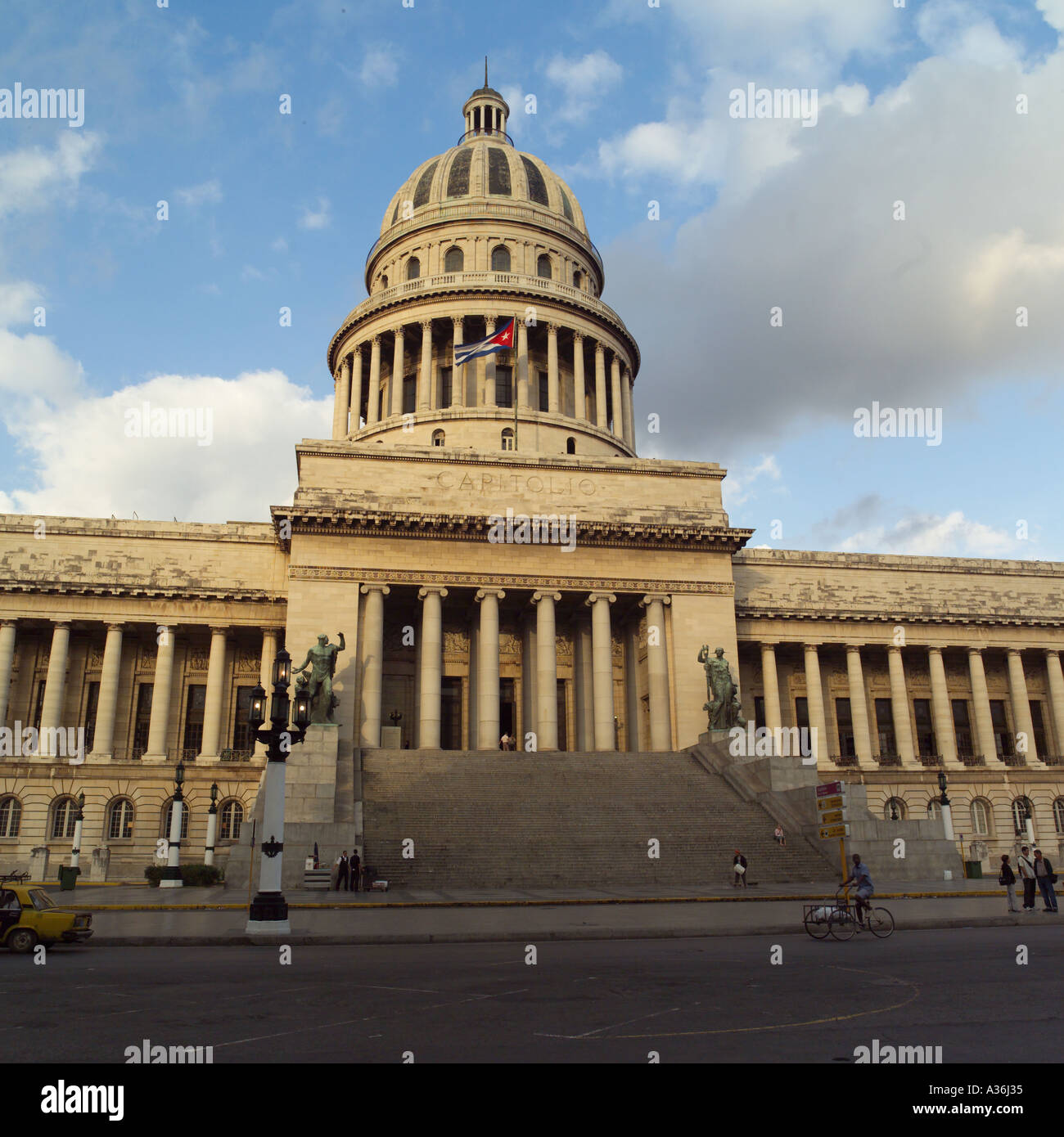 Havana capitol arch hi-res stock photography and images - Alamy