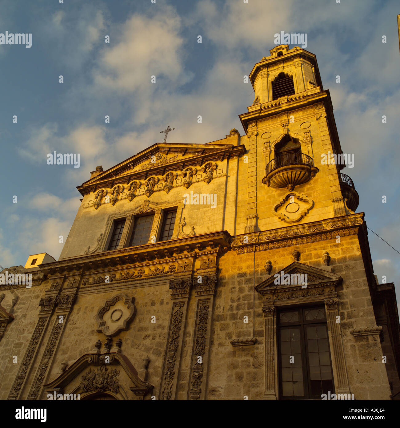 Cuba church closed hi-res stock photography and images - Alamy
