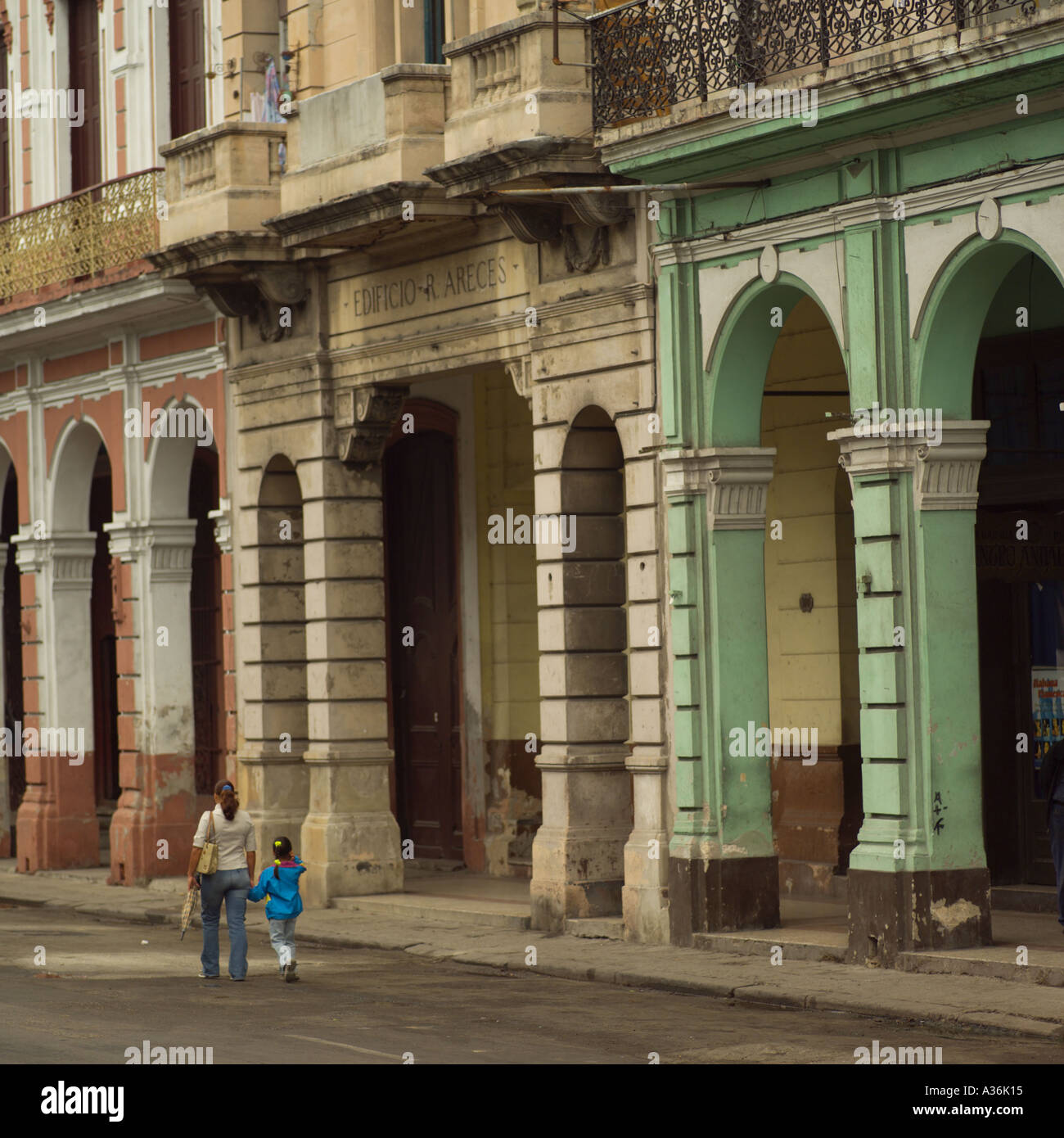 Cuban mother and daughter hi-res stock photography and images - Alamy