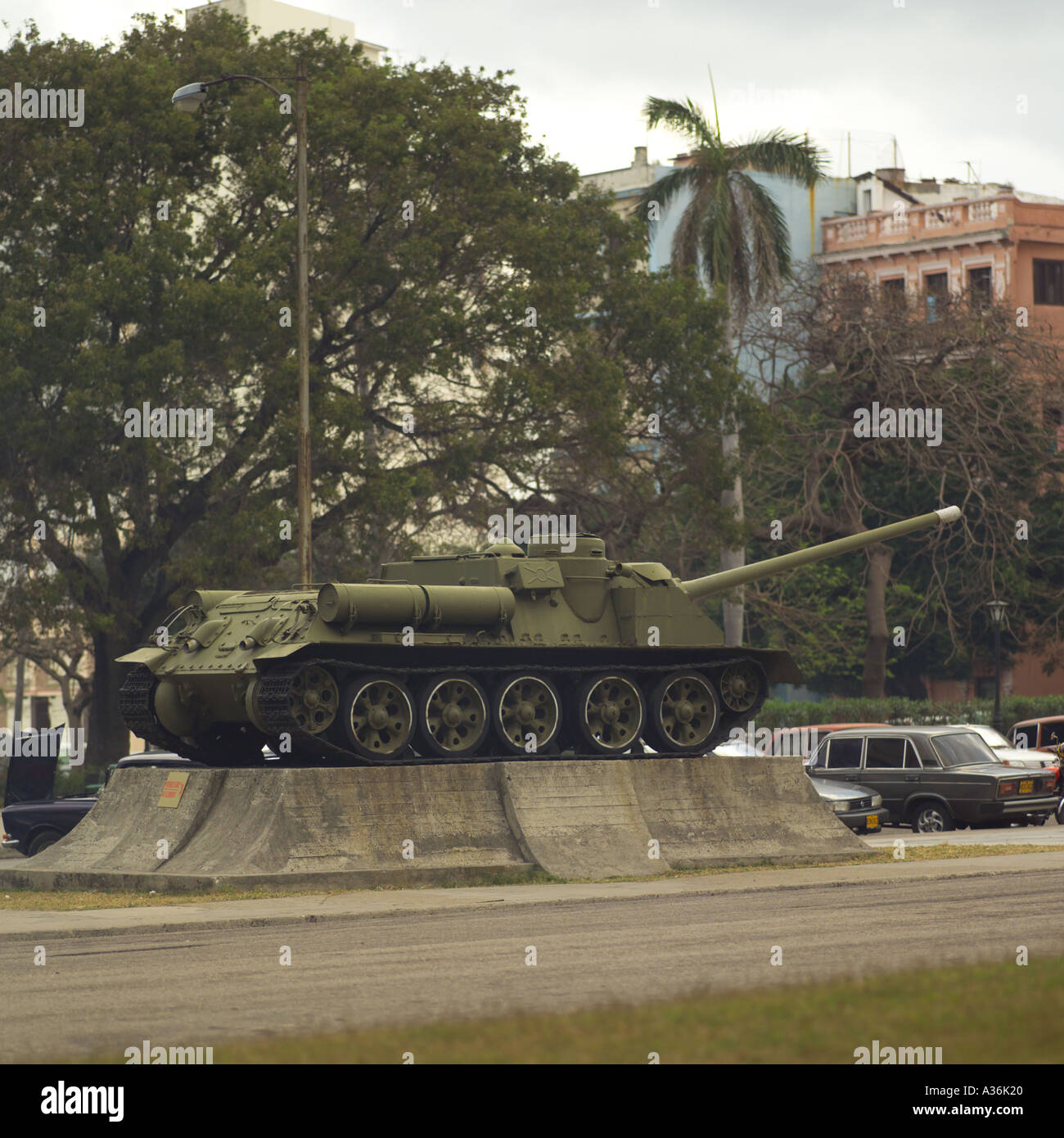 Havana cuba tank monument hi-res stock photography and images - Alamy