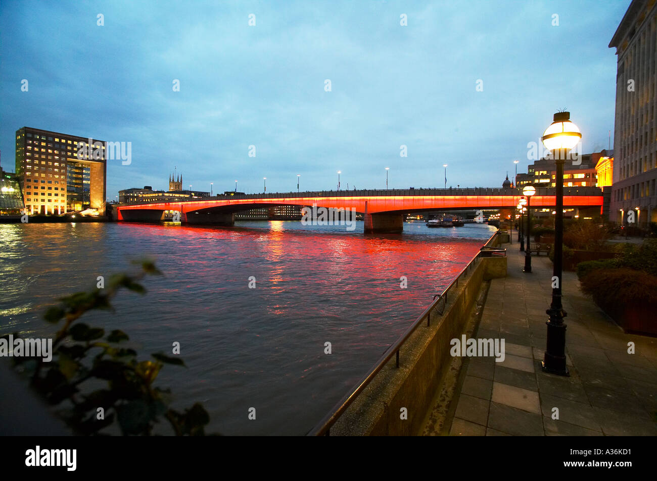 London Riverside at night opp London bridge Station Stock Photo - Alamy