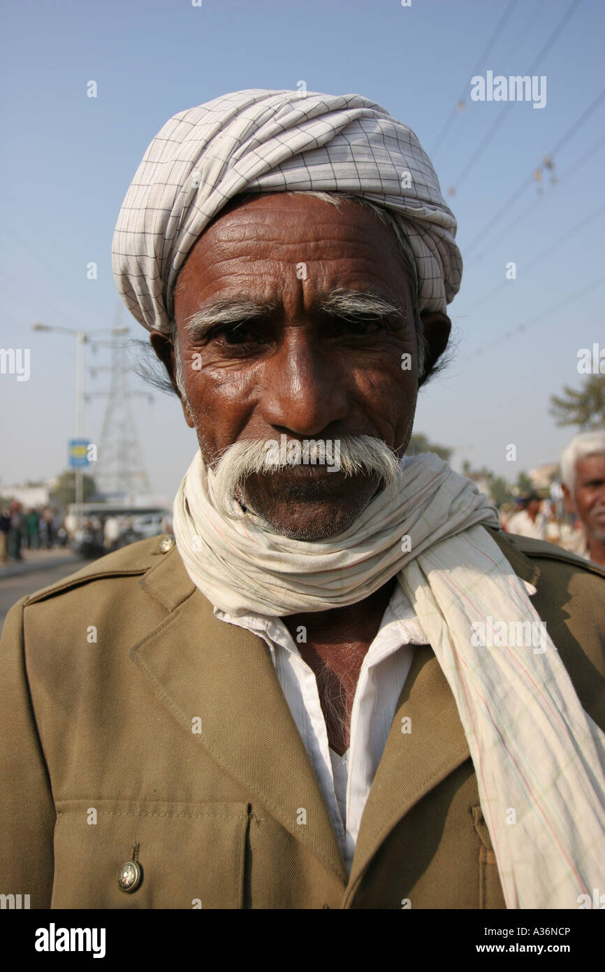 Indian worker hi-res stock photography and images - Alamy