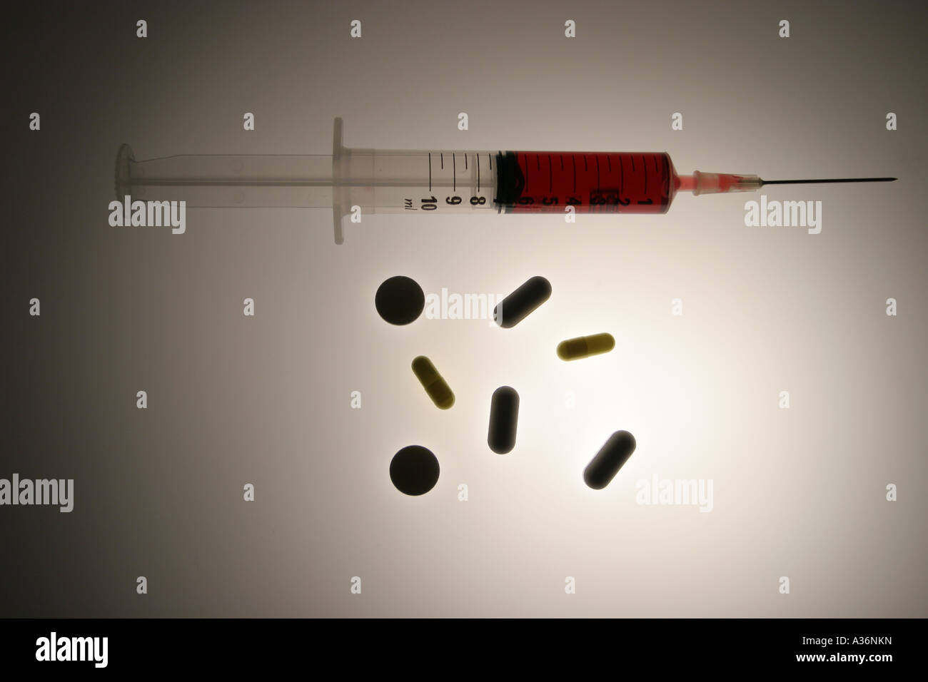 Syringe with drugs Stock Photo - Alamy