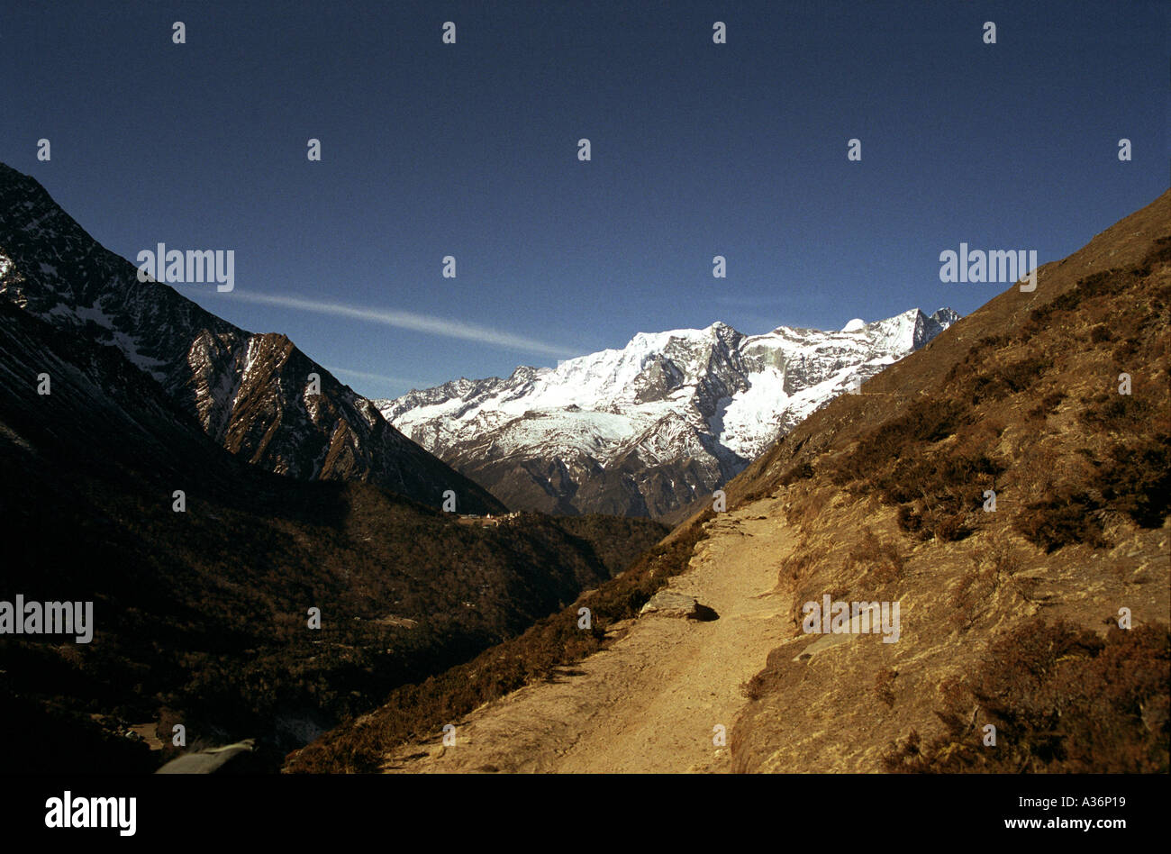 Nepal 2005 a high mountain path in the Himalayas Stock Photo - Alamy