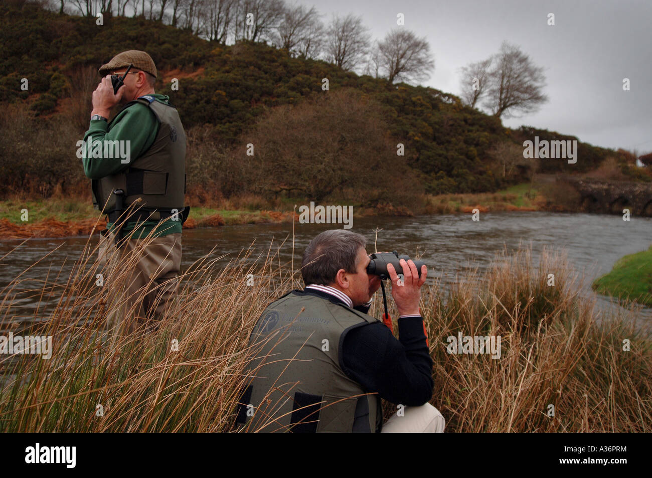 Picture By Jim Wileman 07 12 2006 Environment Agency Officers looking ...