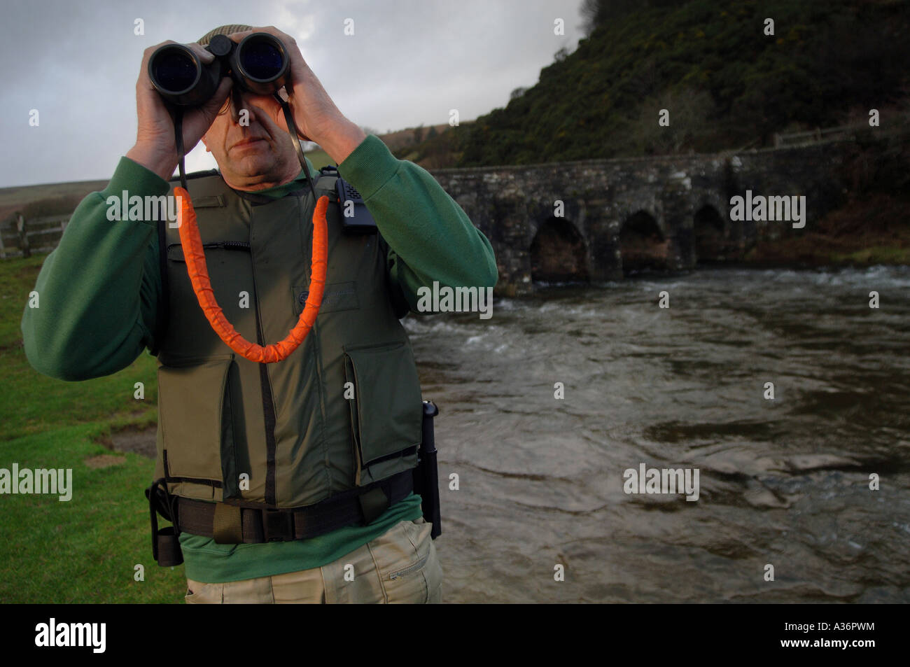 Picture By Jim Wileman 07 12 2006 Environment Agency Officers looking ...