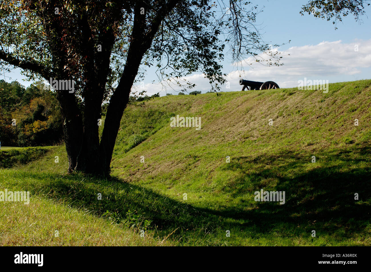Revolutionary War cannon atop a redoubt at Yorktown battlefield ...