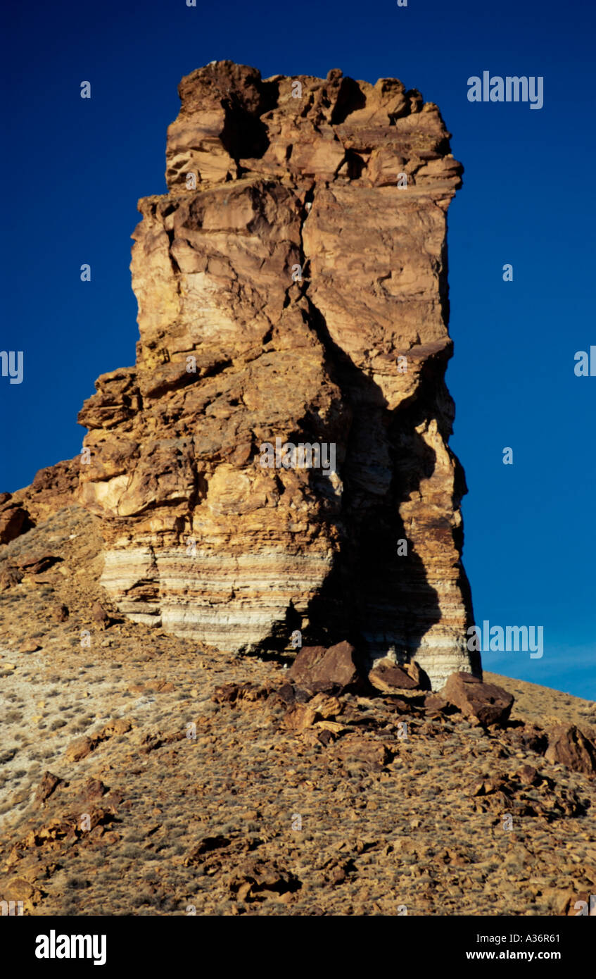Singular rock hi-res stock photography and images - Alamy