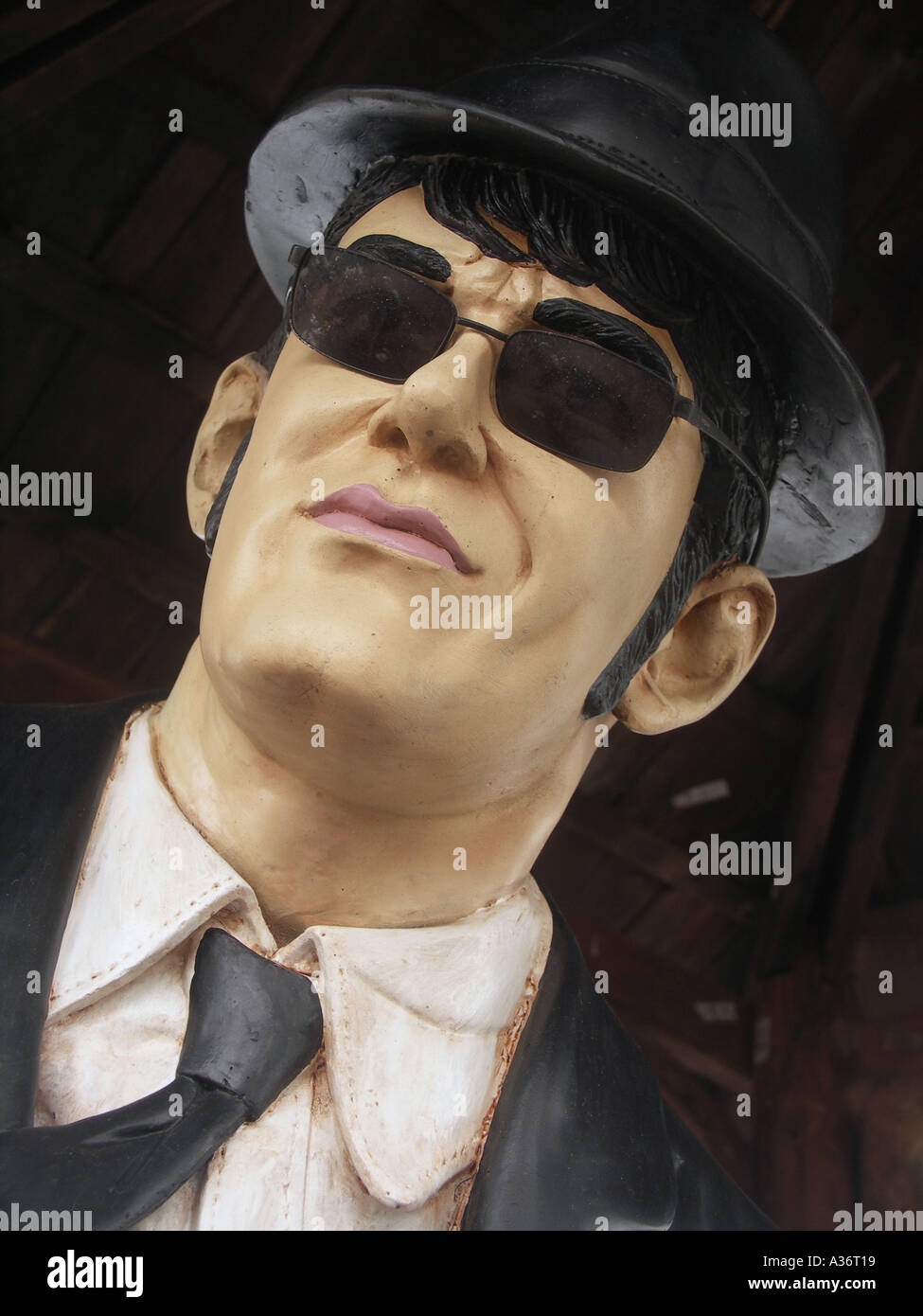 Black male singer hi-res stock photography and images - Alamy