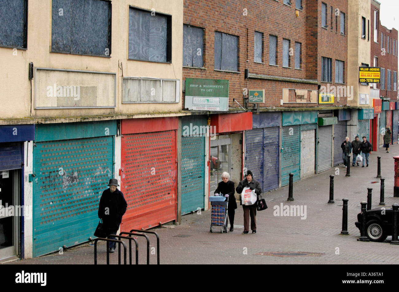 Closed down shops hi-res stock photography and images - Alamy
