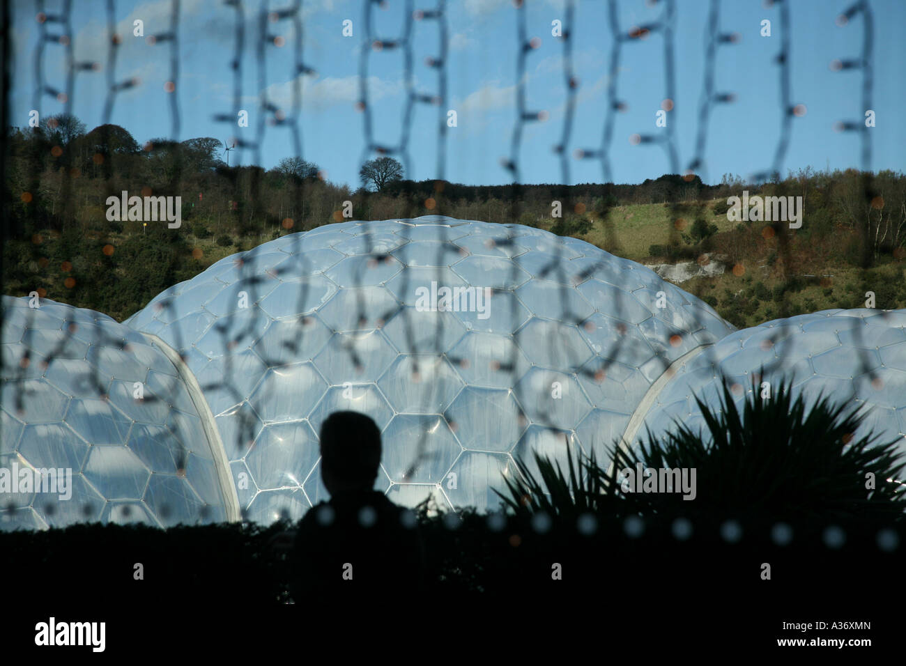 Eden project domes blue sky hi-res stock photography and images - Alamy