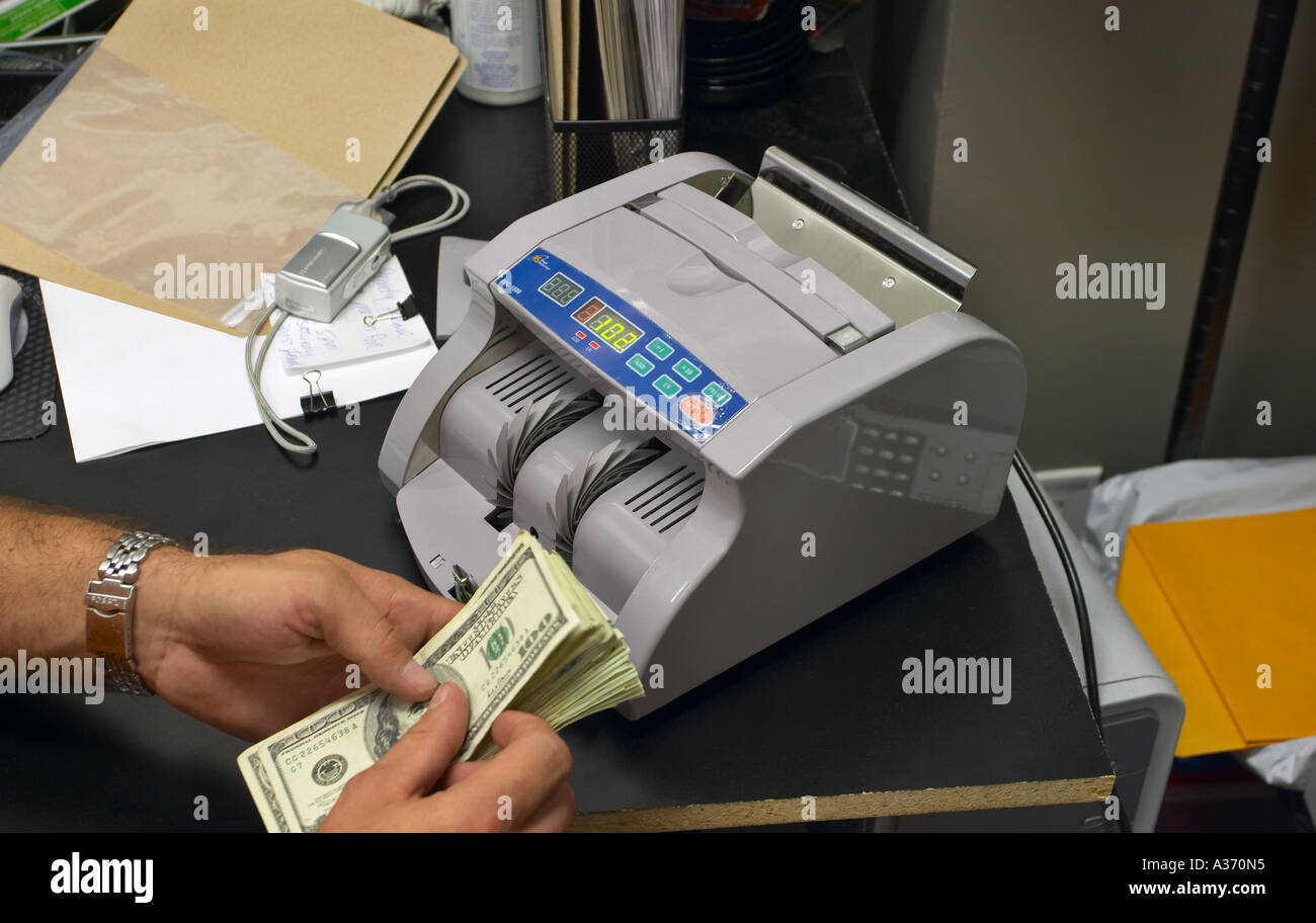Money counting machine hi-res stock photography and images - Alamy