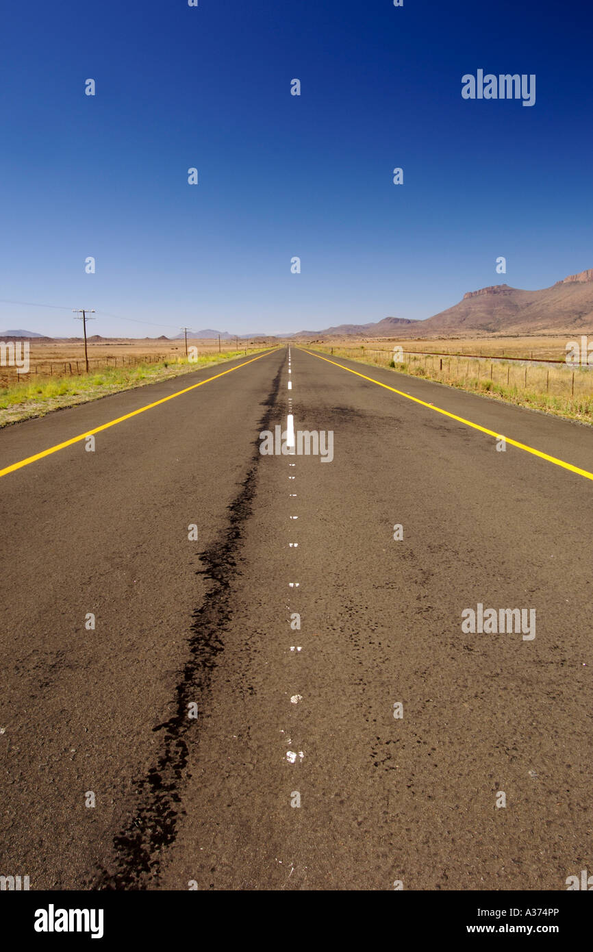 The N9 highway between Graaf Reinet and Middelburg in South Africa's ...