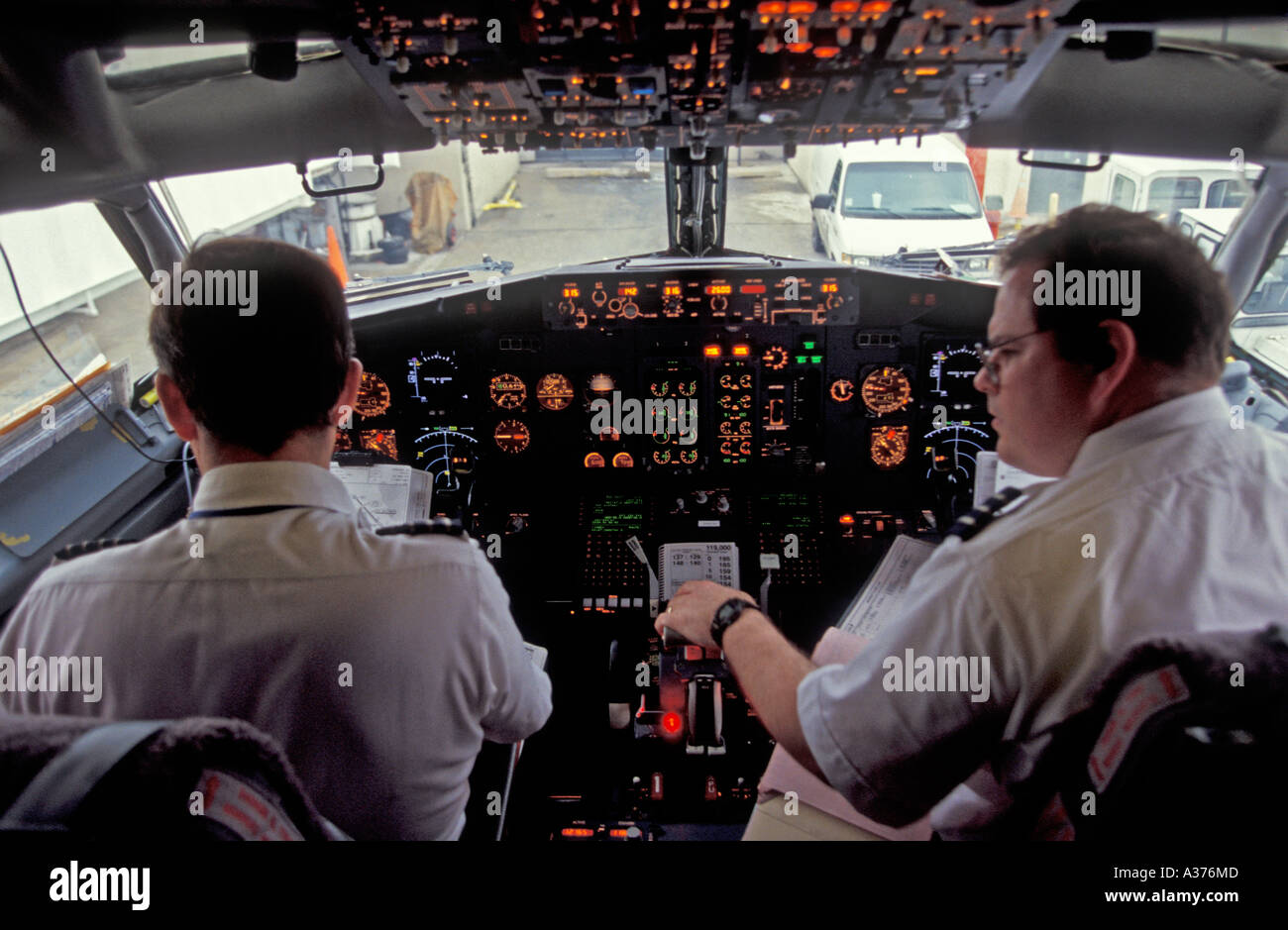 Airline pilot cockpit hi-res stock photography and images - Alamy