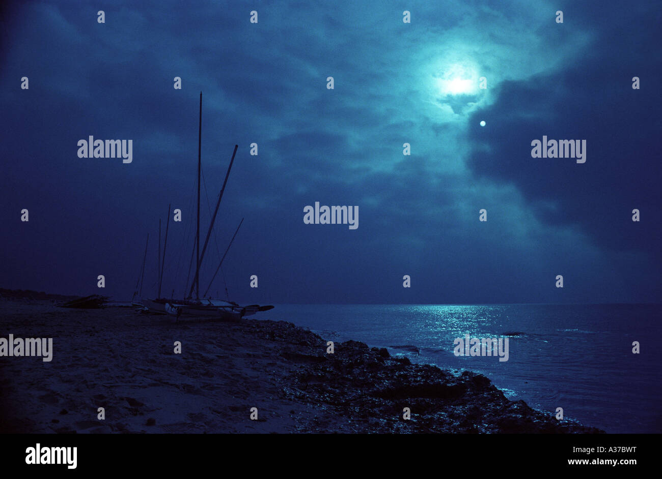 Moon reflecting sun light hi-res stock photography and images - Alamy