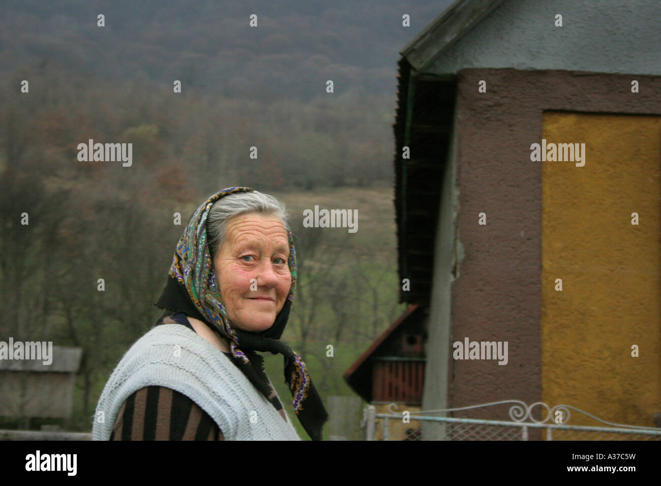Traditional Romanian Woman Stock Photo - Alamy