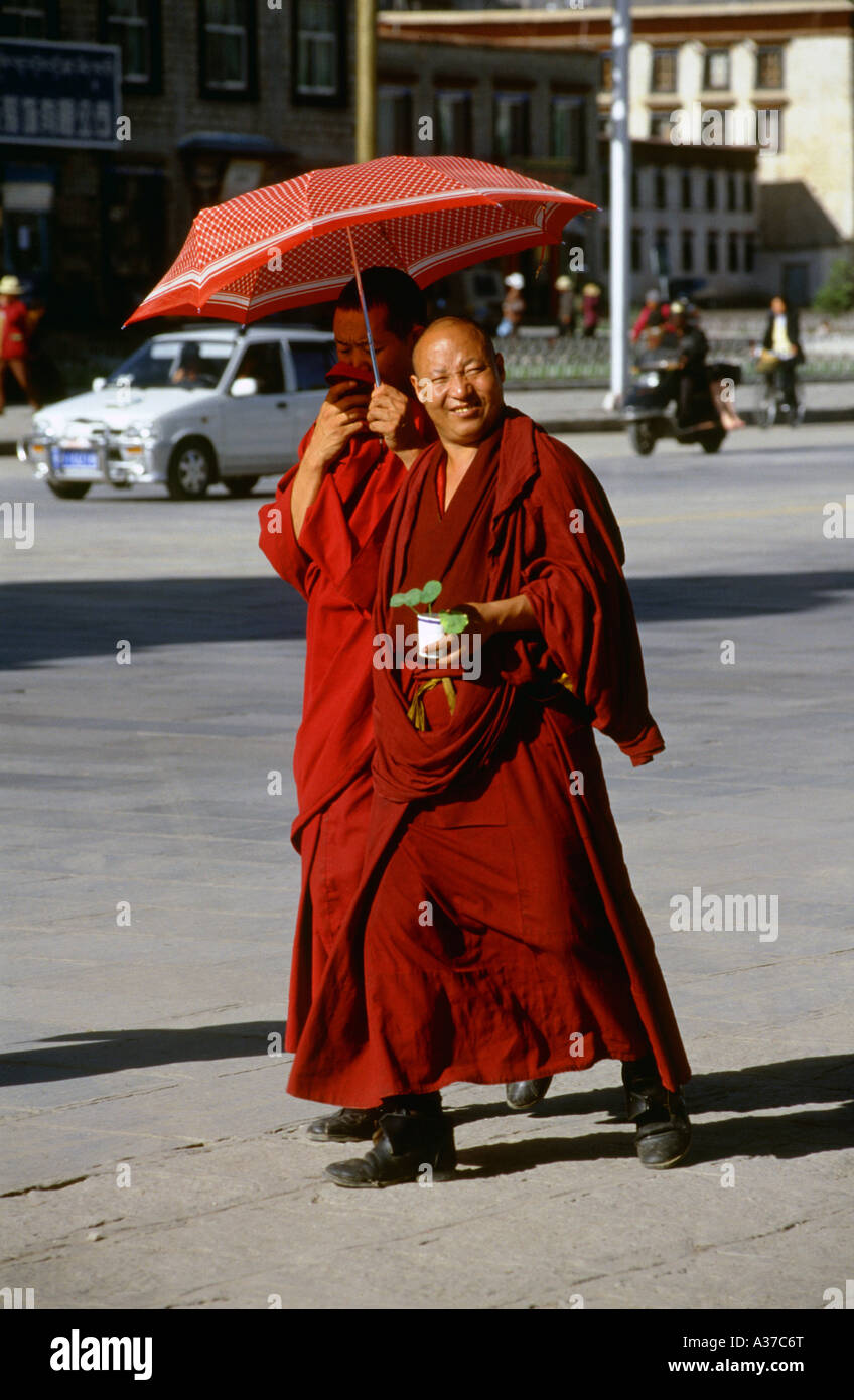 Zen monks street hi-res stock photography and images - Alamy