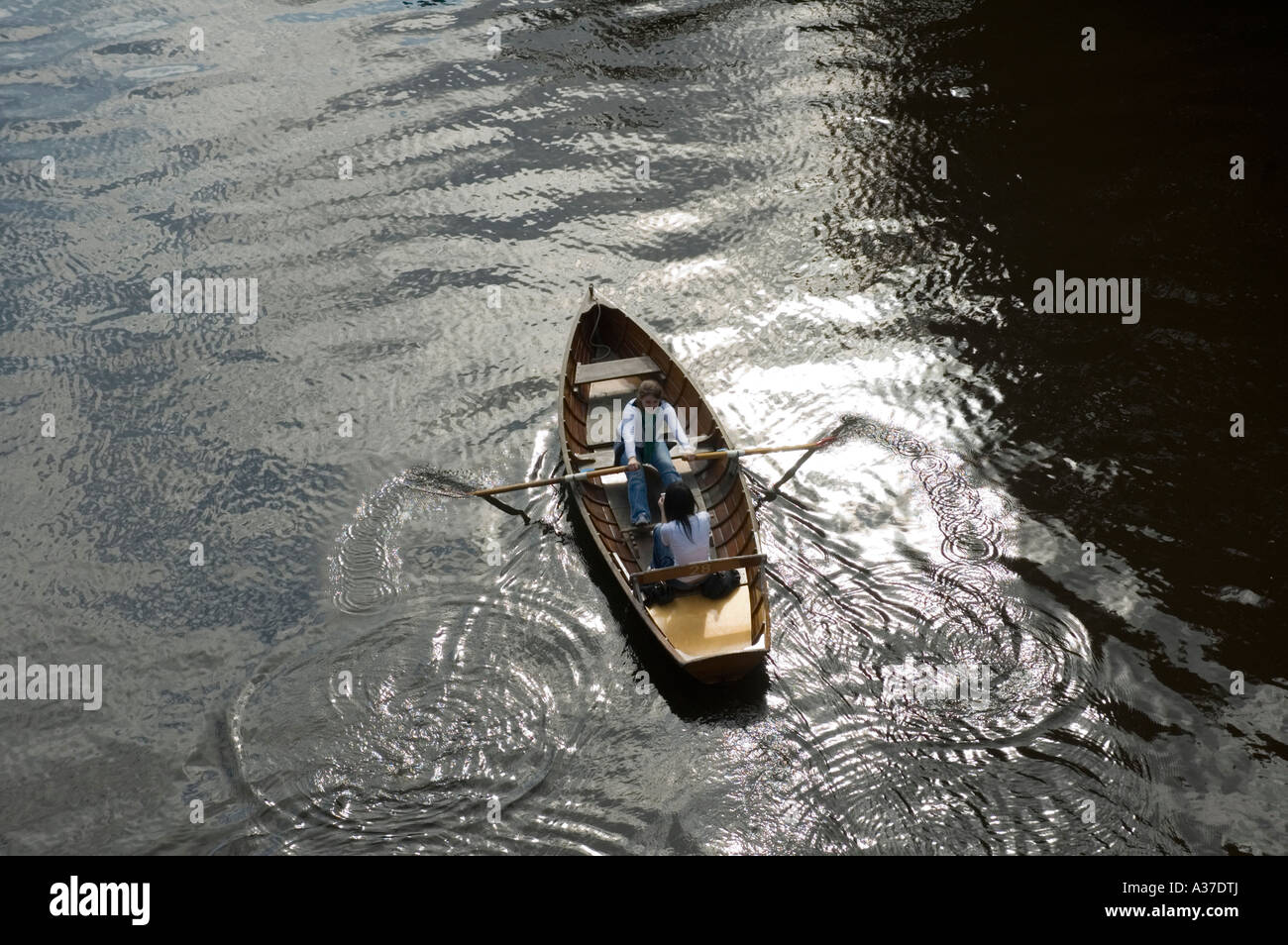 Girls rowing on the River Wear, Durham Stock Photo - Alamy