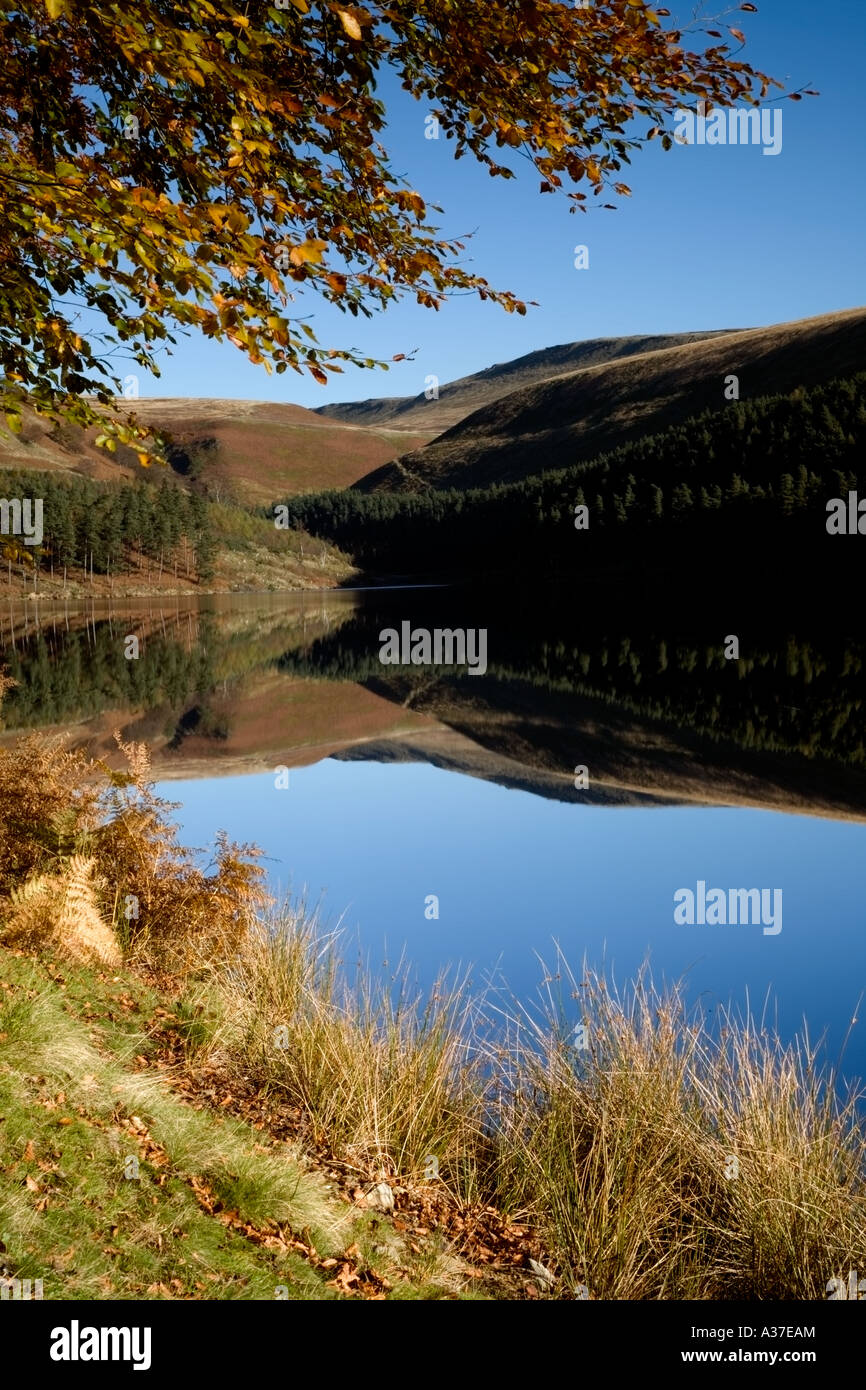 Howden Reservoir, Peak District ,Derbyshire, looking towards Howden ...