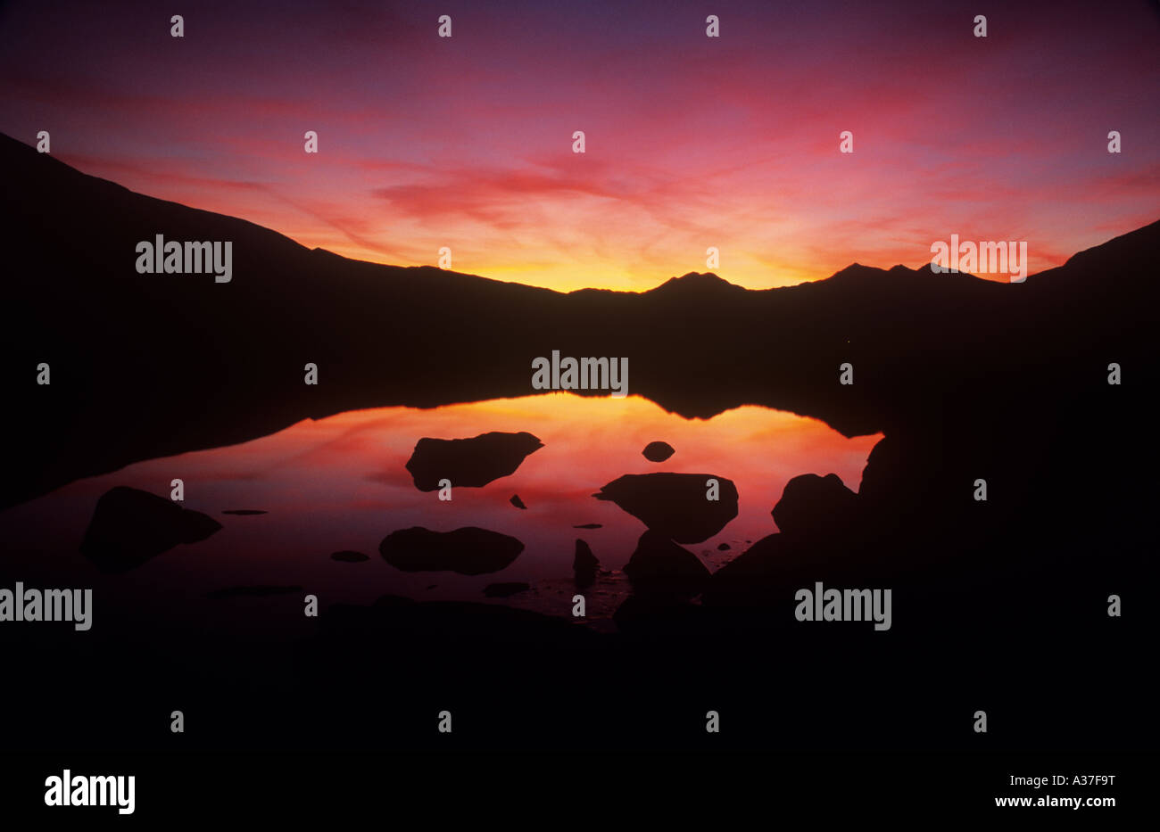 Snowdon horseshoe sunset hi-res stock photography and images - Alamy