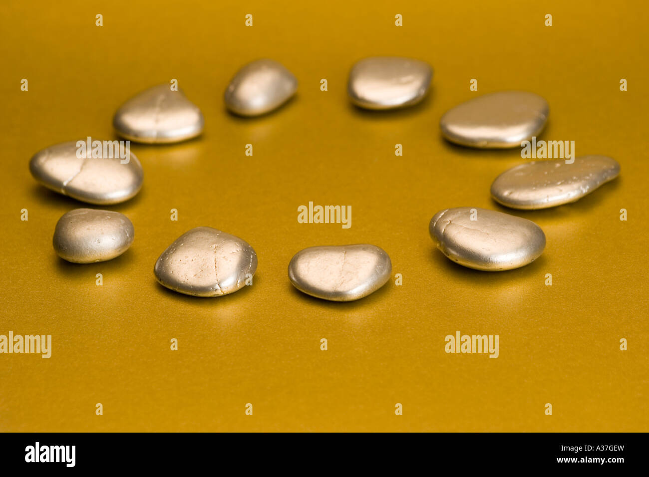 Gold shiny reflective material hi-res stock photography and images - Alamy