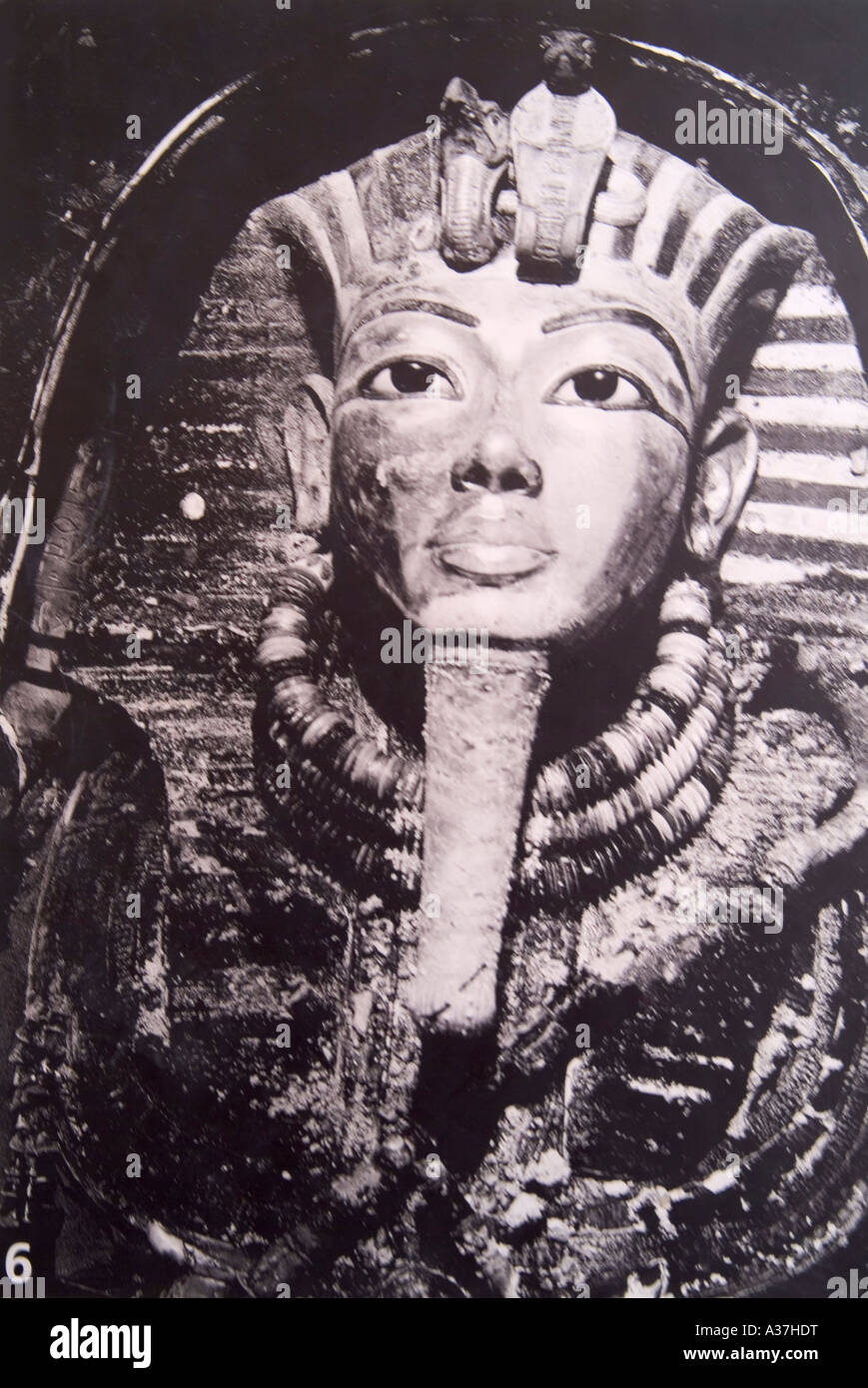 Valley of the Kings reportage KV 62 King Tut face mask tomb photos ...