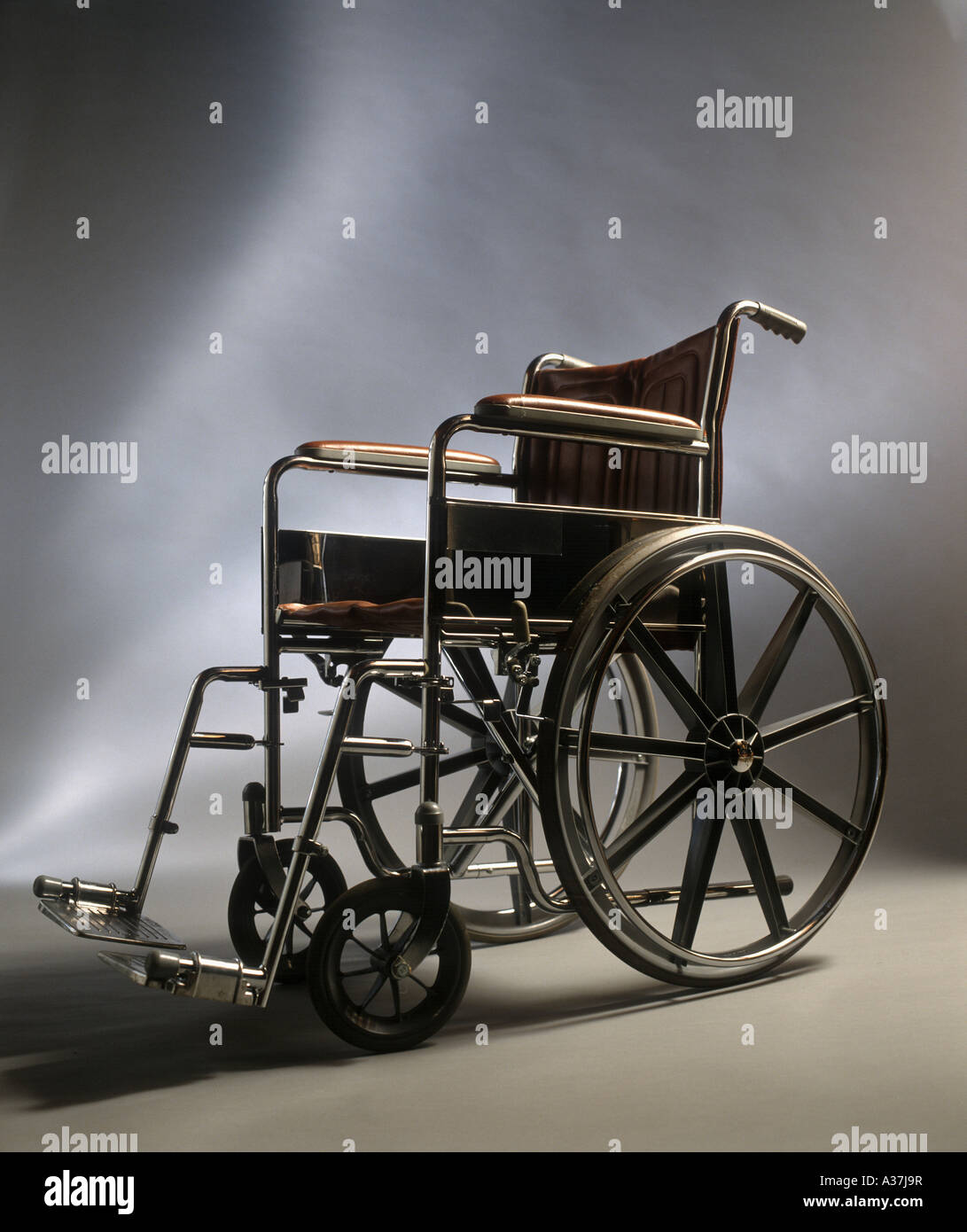 Old fashioned wheelchair hi-res stock photography and images - Alamy