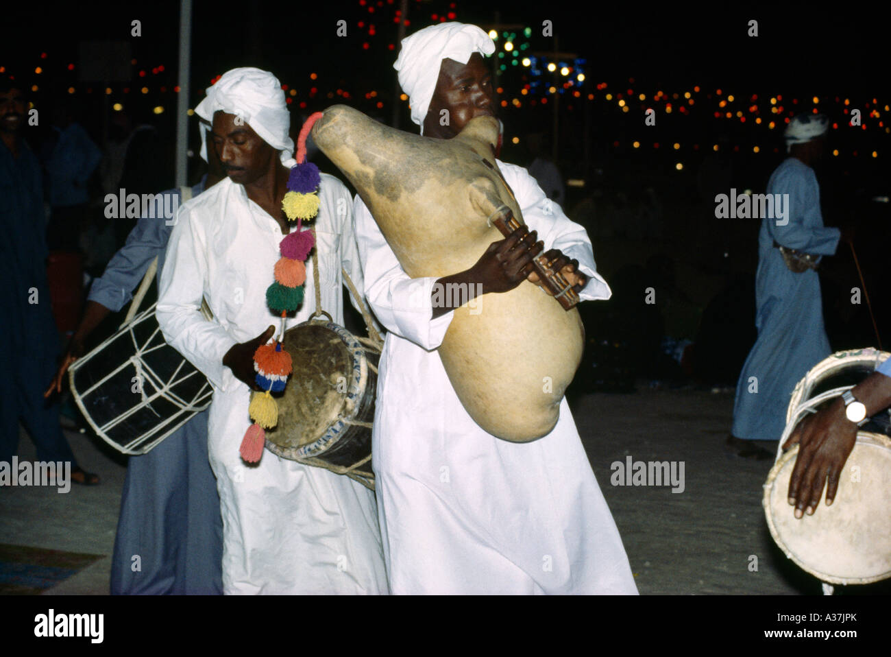Saudi Arabia Bedouin Musicians man playing the Habban Stock Photo - Alamy
