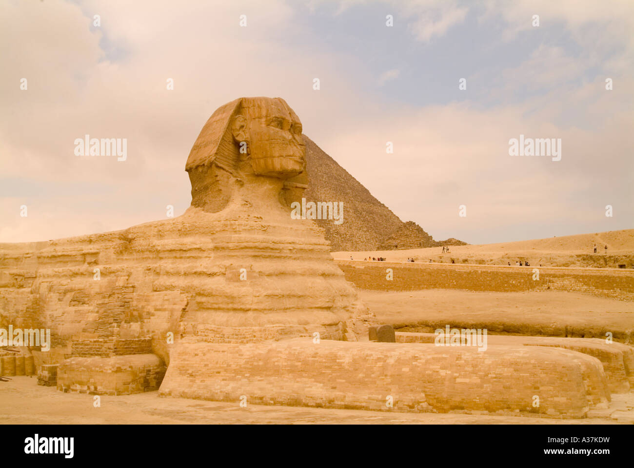 Giza Great Sphinx likeness of king Khafre pyramid of Khufo Cheops ...