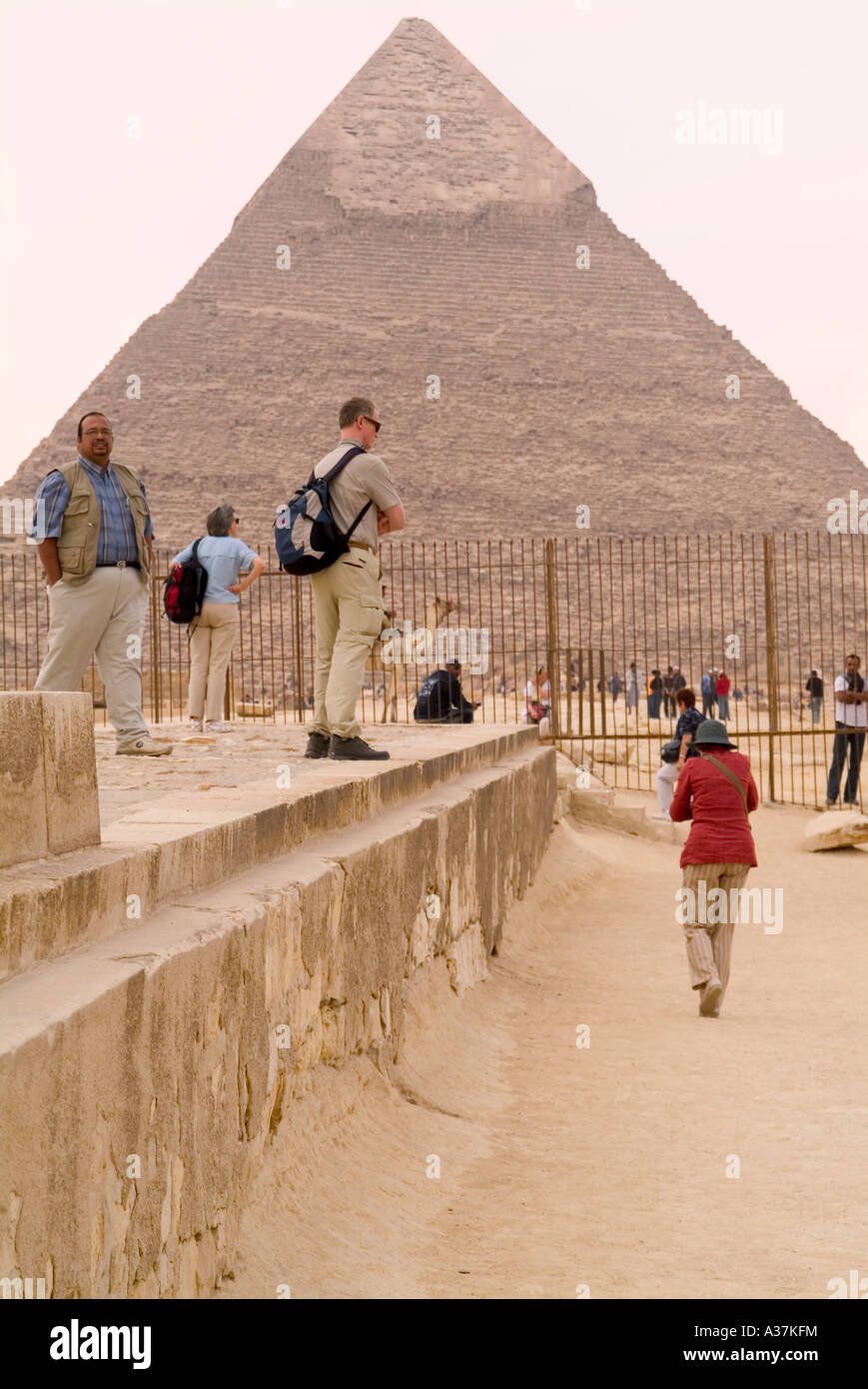 Sphinx side view pyramids giza hi-res stock photography and images - Alamy