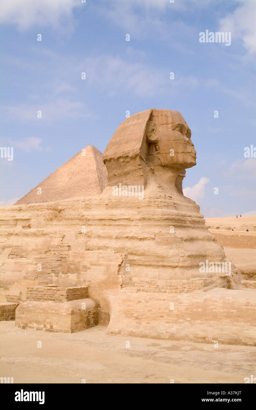 Giza the Great Sphinx likeness king Khafre pyramid of Khufo Cheops ...