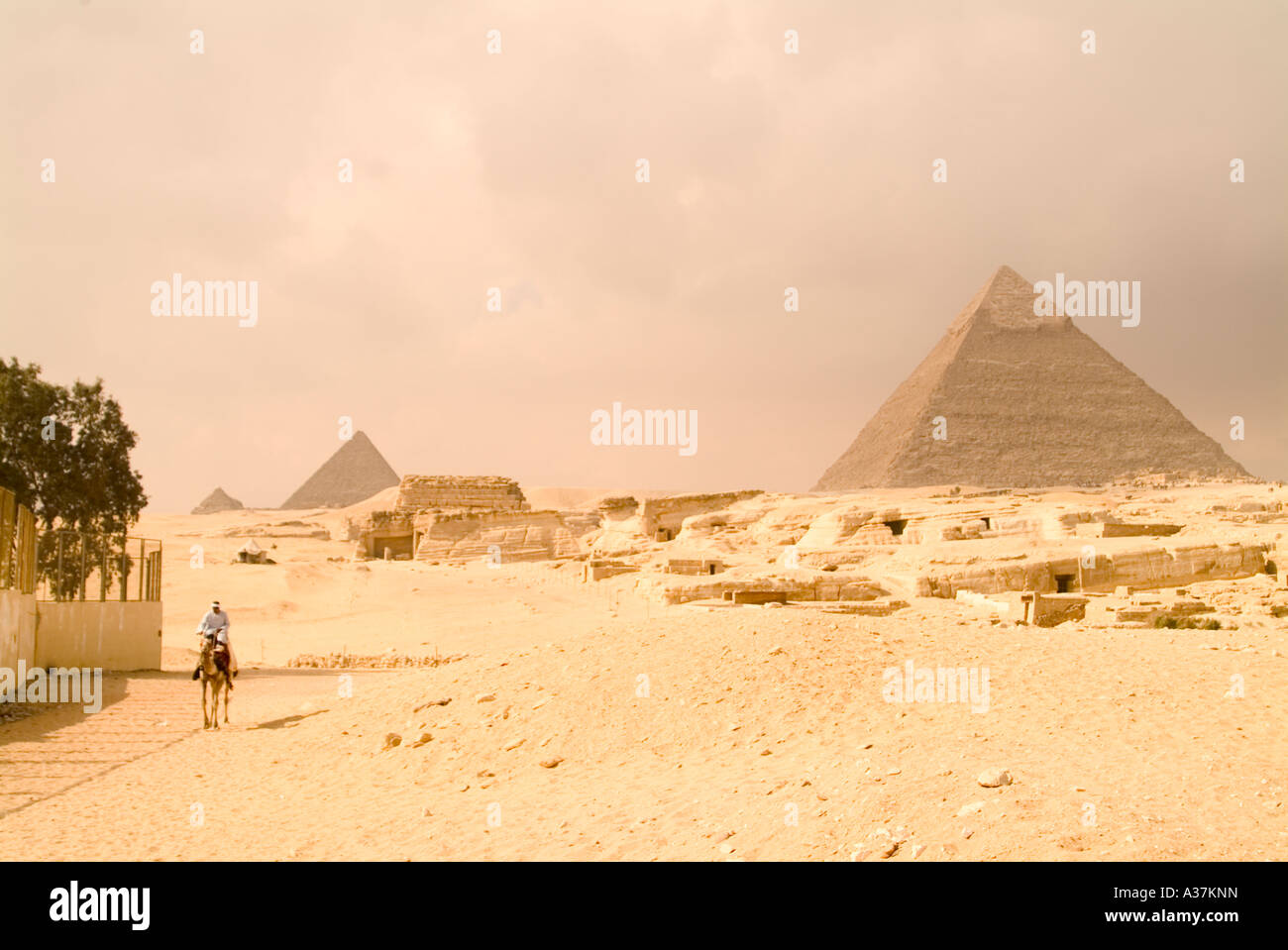 Giza pyramids of Khafre Chefren Menkaure Mycerinus funerary complex ...