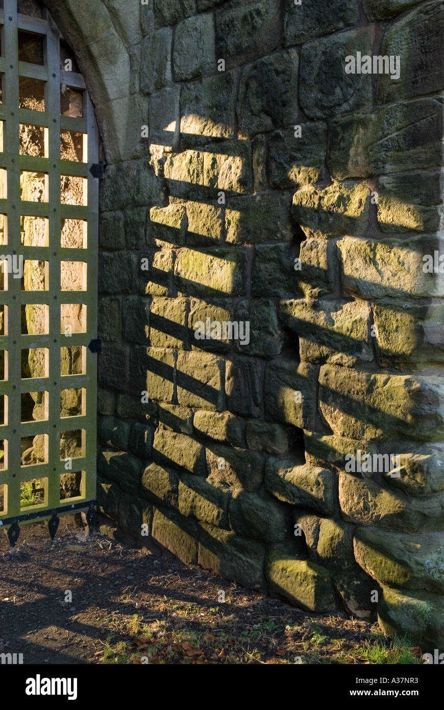 Portcullis design hi-res stock photography and images - Alamy