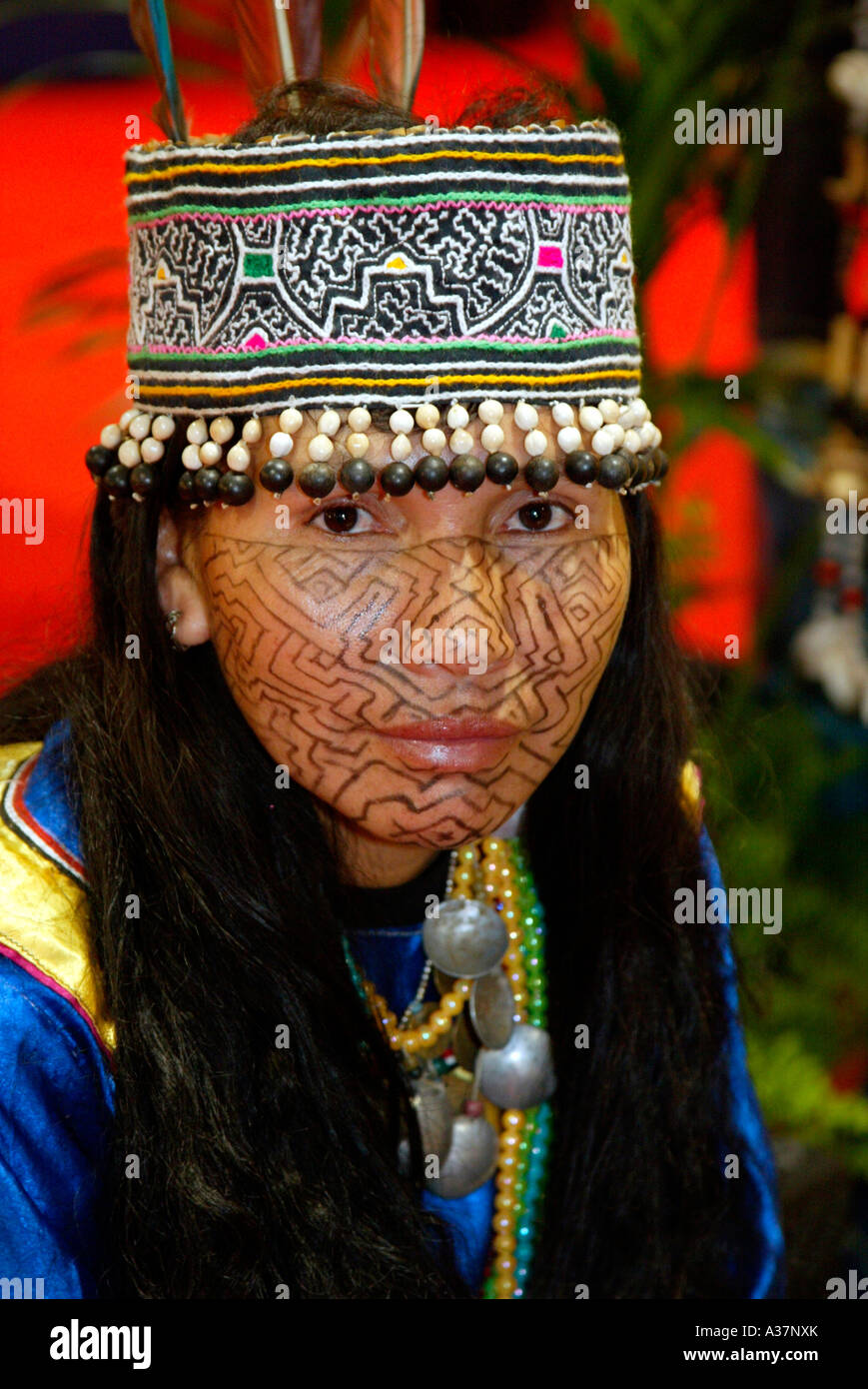 Inkas, Frau aus Peru in Landestracht Portrait, Woman Girl from Peru in ...