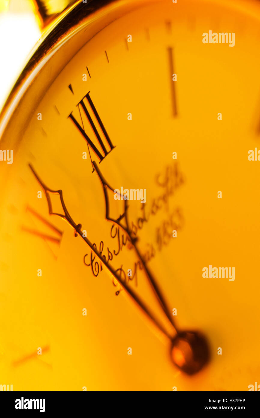 Five minute clock hi-res stock photography and images - Alamy